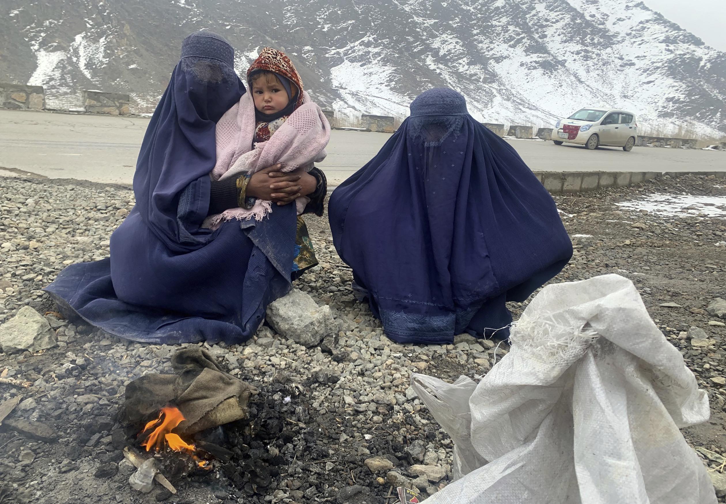 In freezing Afghanistan, aid workers rush to save millions | AP News