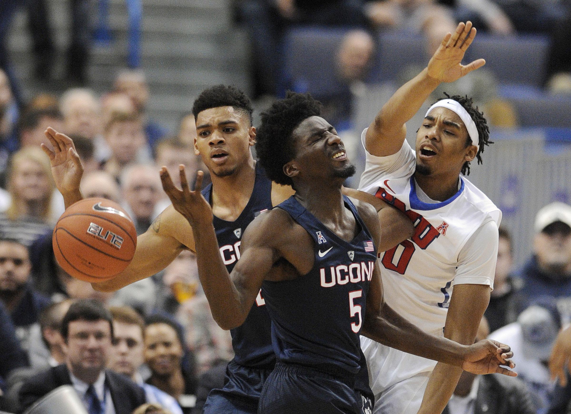 UConn beats No. 21 SMU 68-62 in AAC | AP News