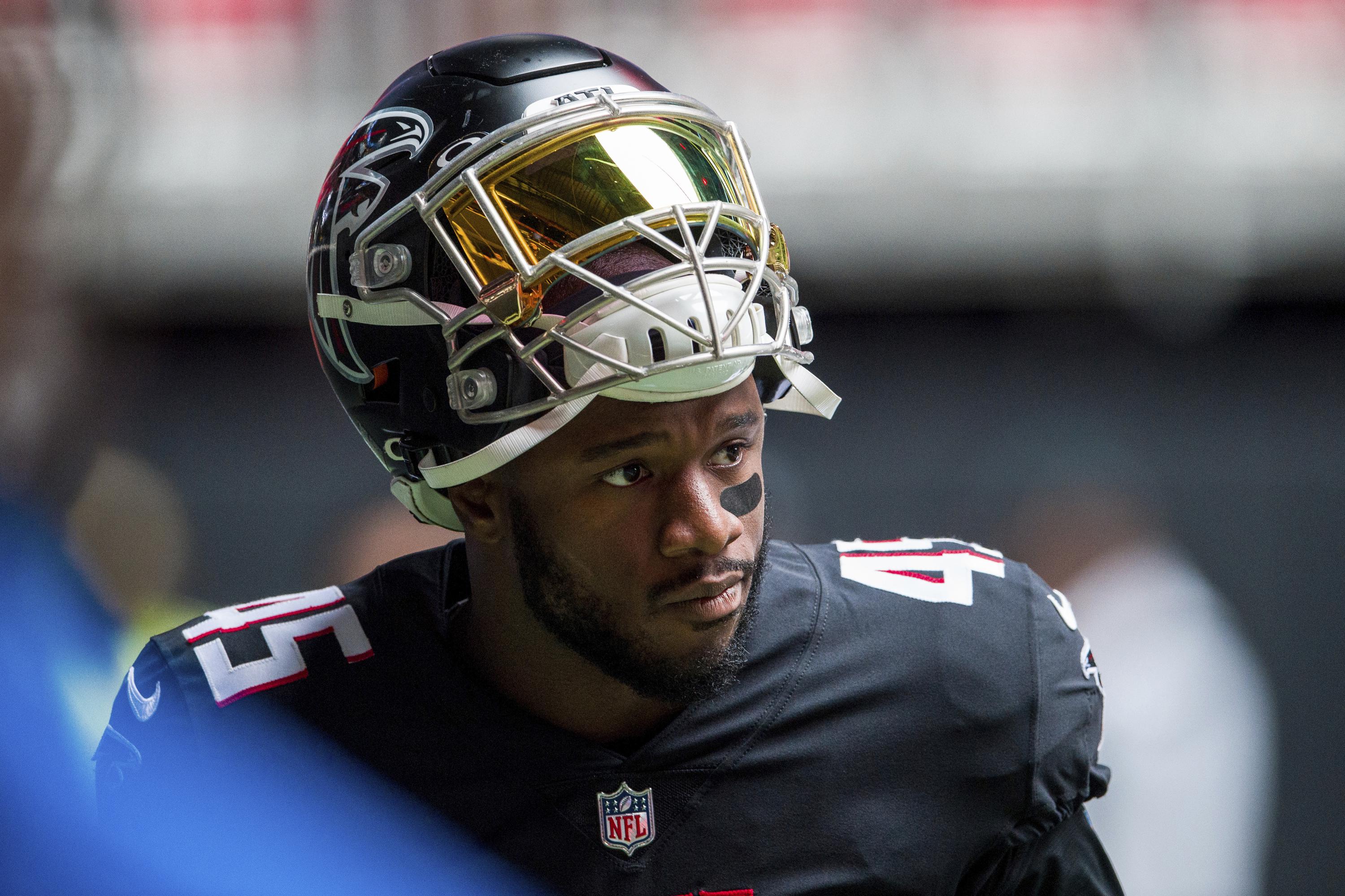 Browns acquire linebacker Deion Jones in trade with Falcons | AP News