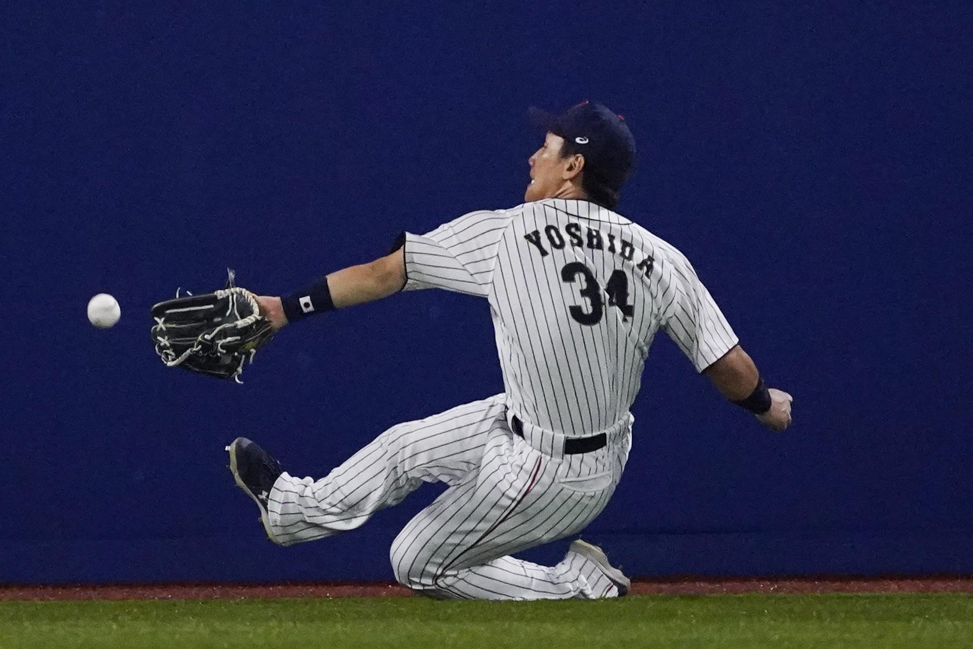 Japanese outfielder Yoshida to negotiate with MLB teams | AP News