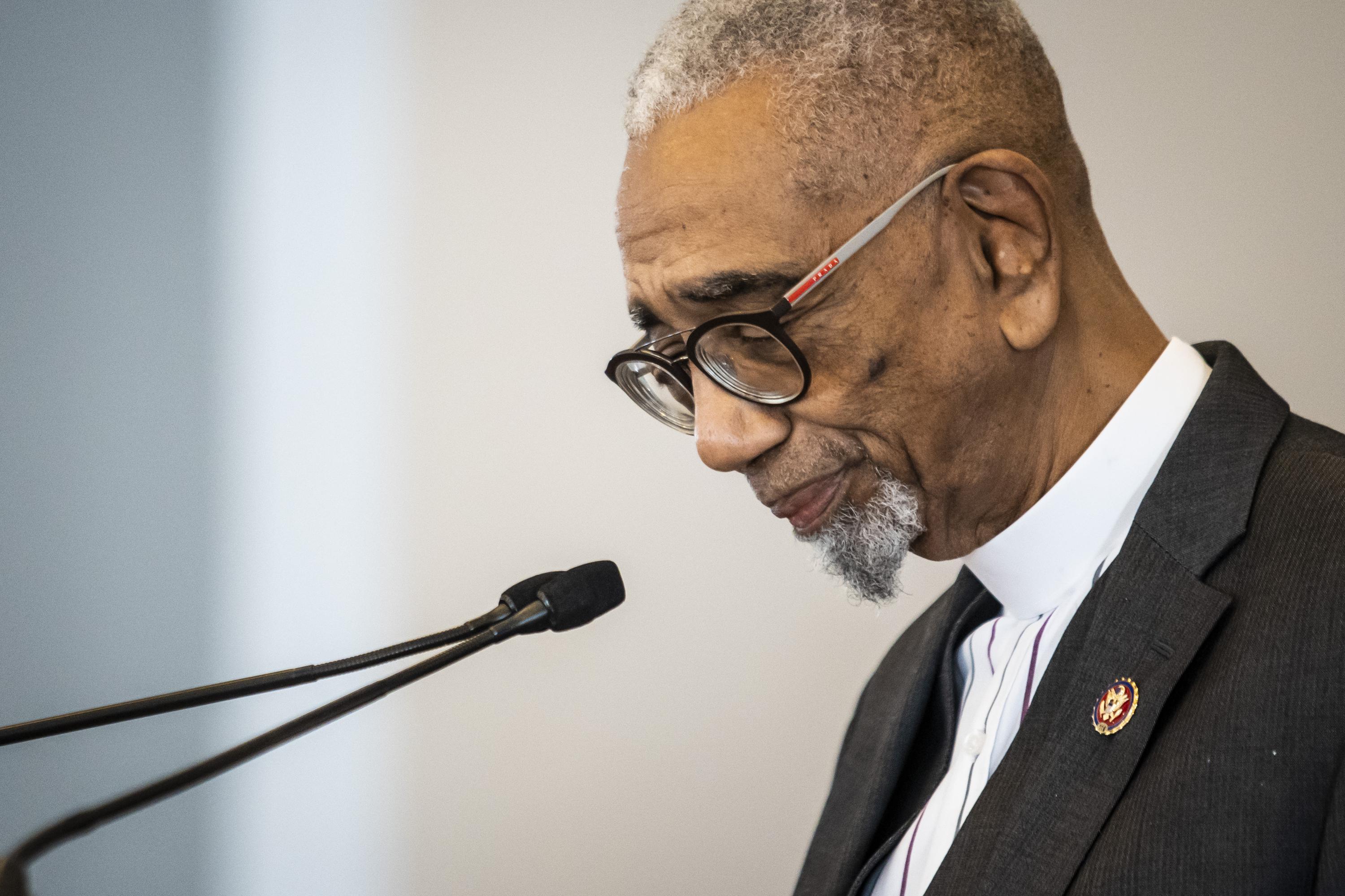 Rep. Bobby Rush formally announces he won't seek reelection | AP News