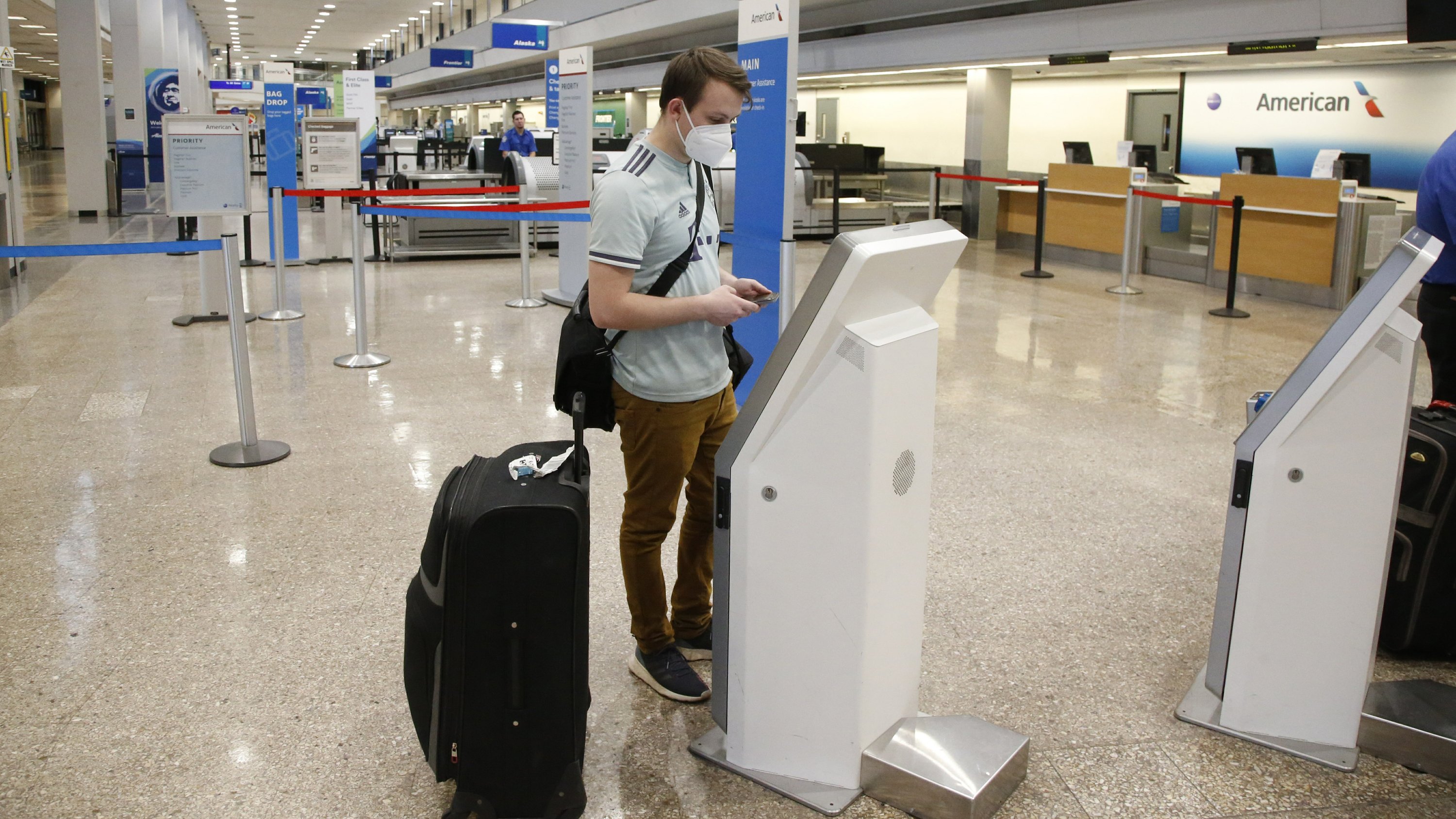 Airline nosedive: American, United post huge pandemic losses | AP News