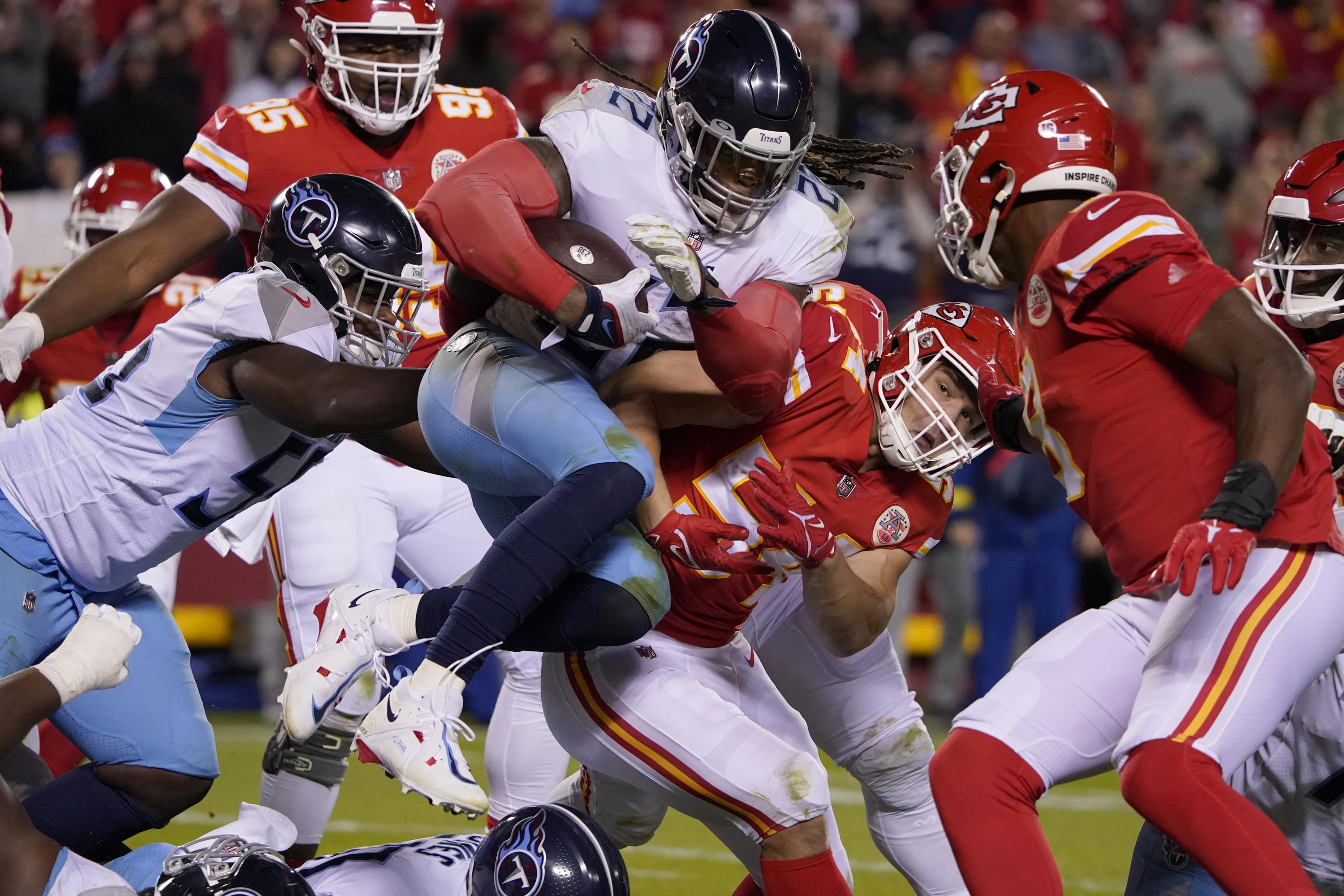 Henry keeps rewriting Titans history in loss to Kansas City | AP News