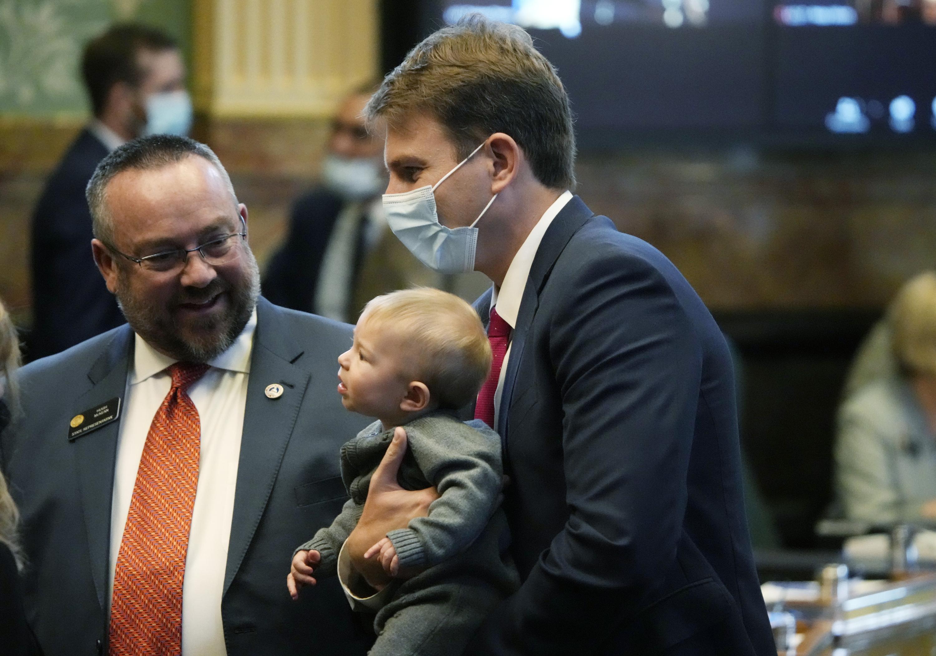 Colorado Legislature plans to tackle rising costs, crime | AP News
