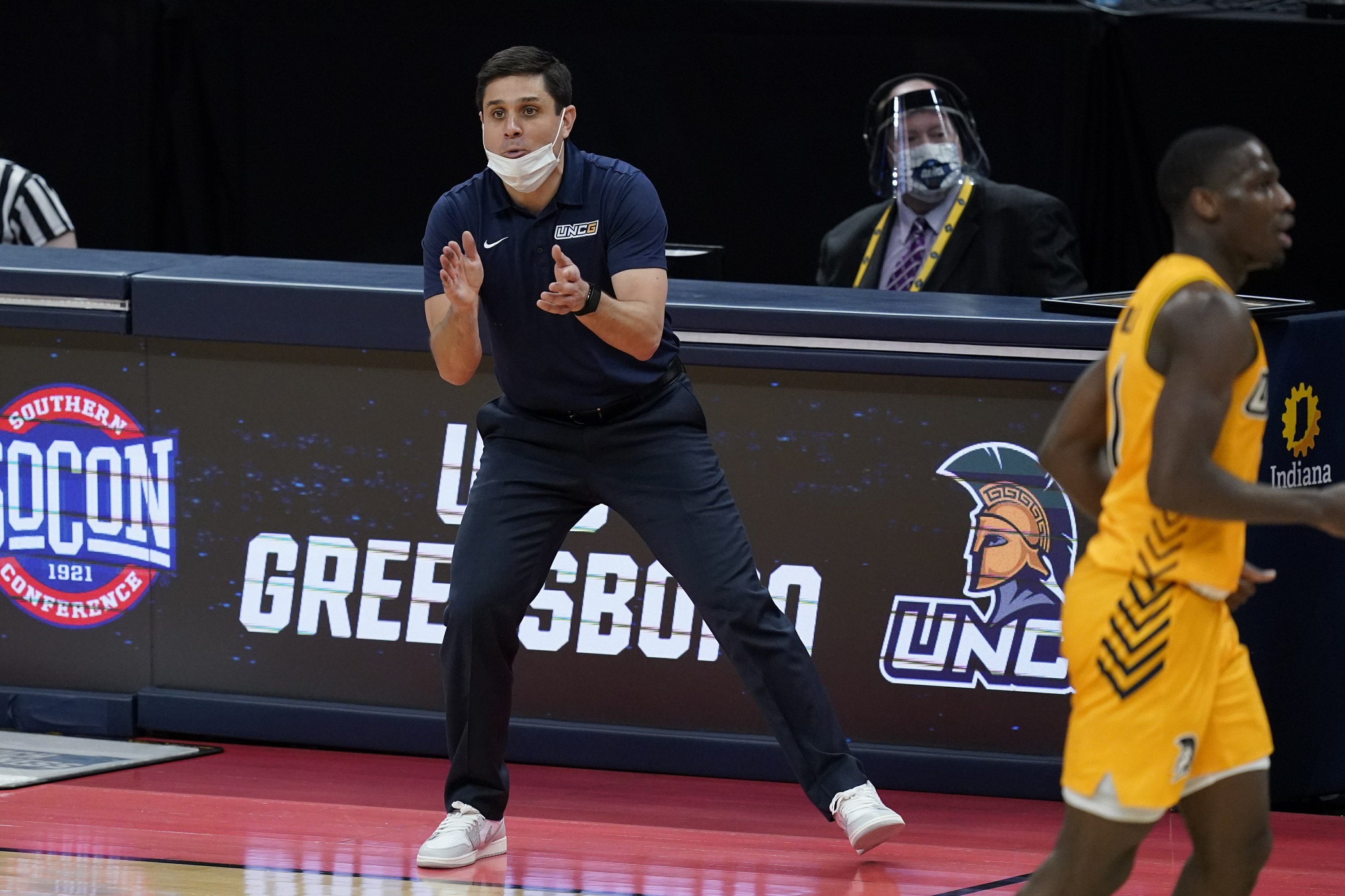 Cincinnati hires UNC Greensboro basketball coach Wes Miller | AP News