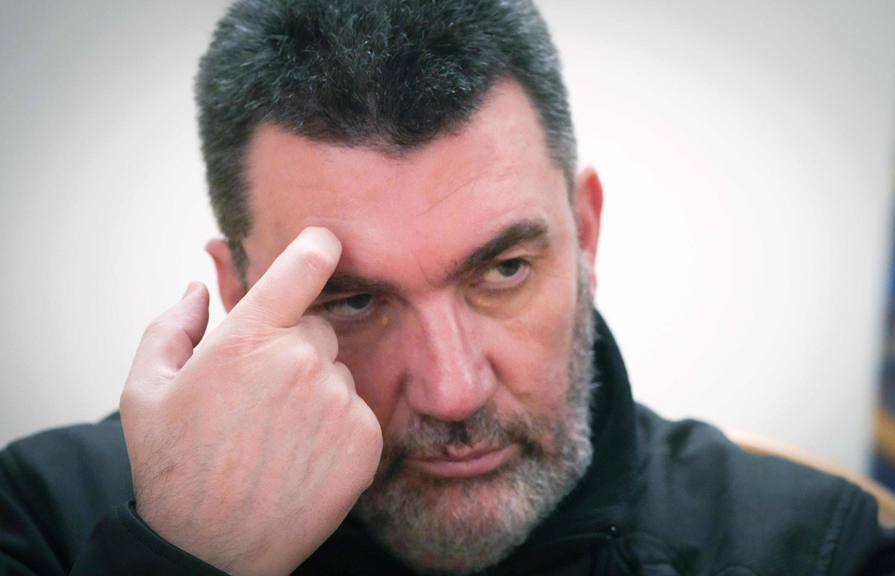 Ukraine security chief: Main battles taking place in Donbas | AP News