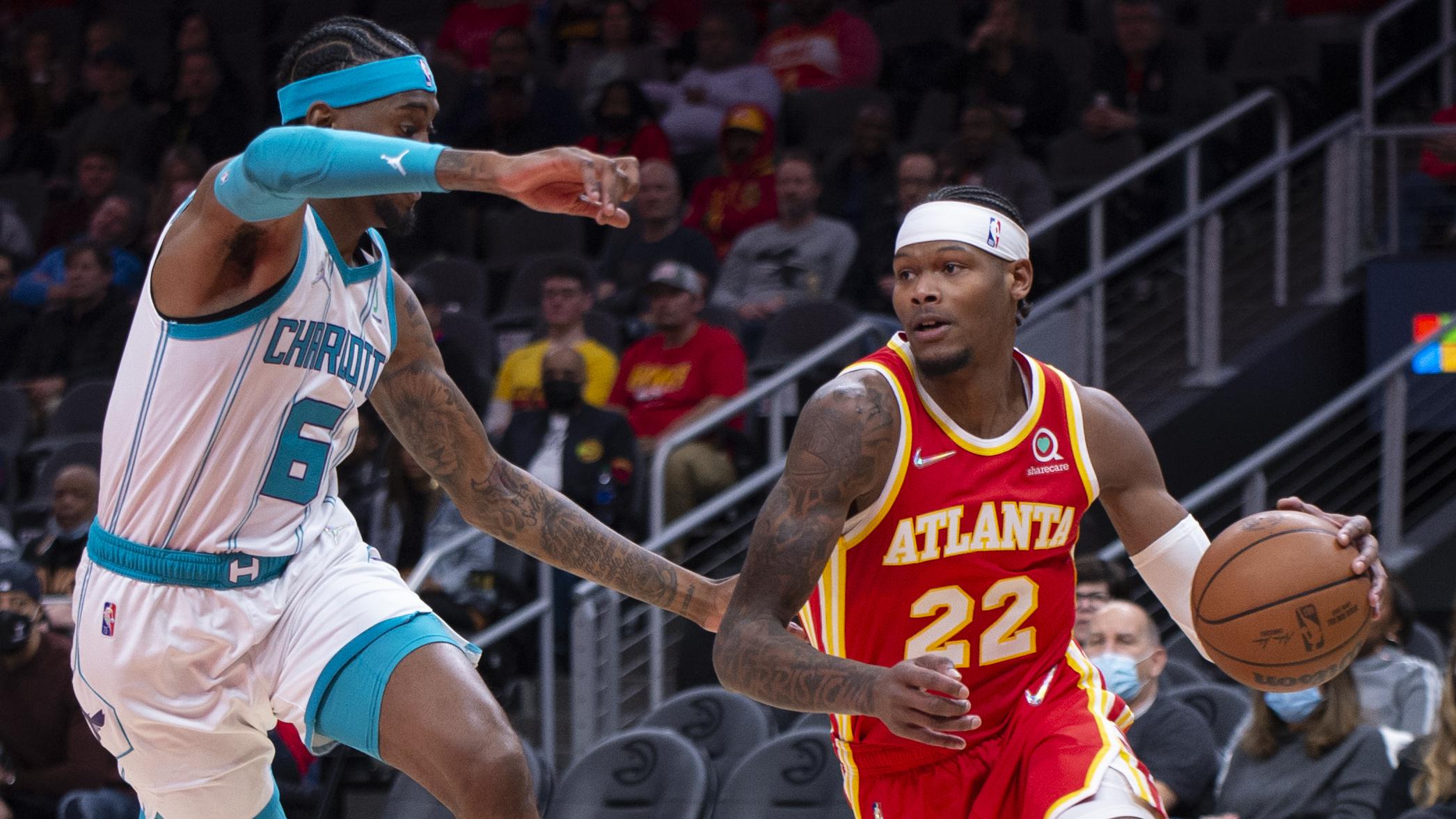 Capela lidera triunfo de Hawks ante Hornets | AP News