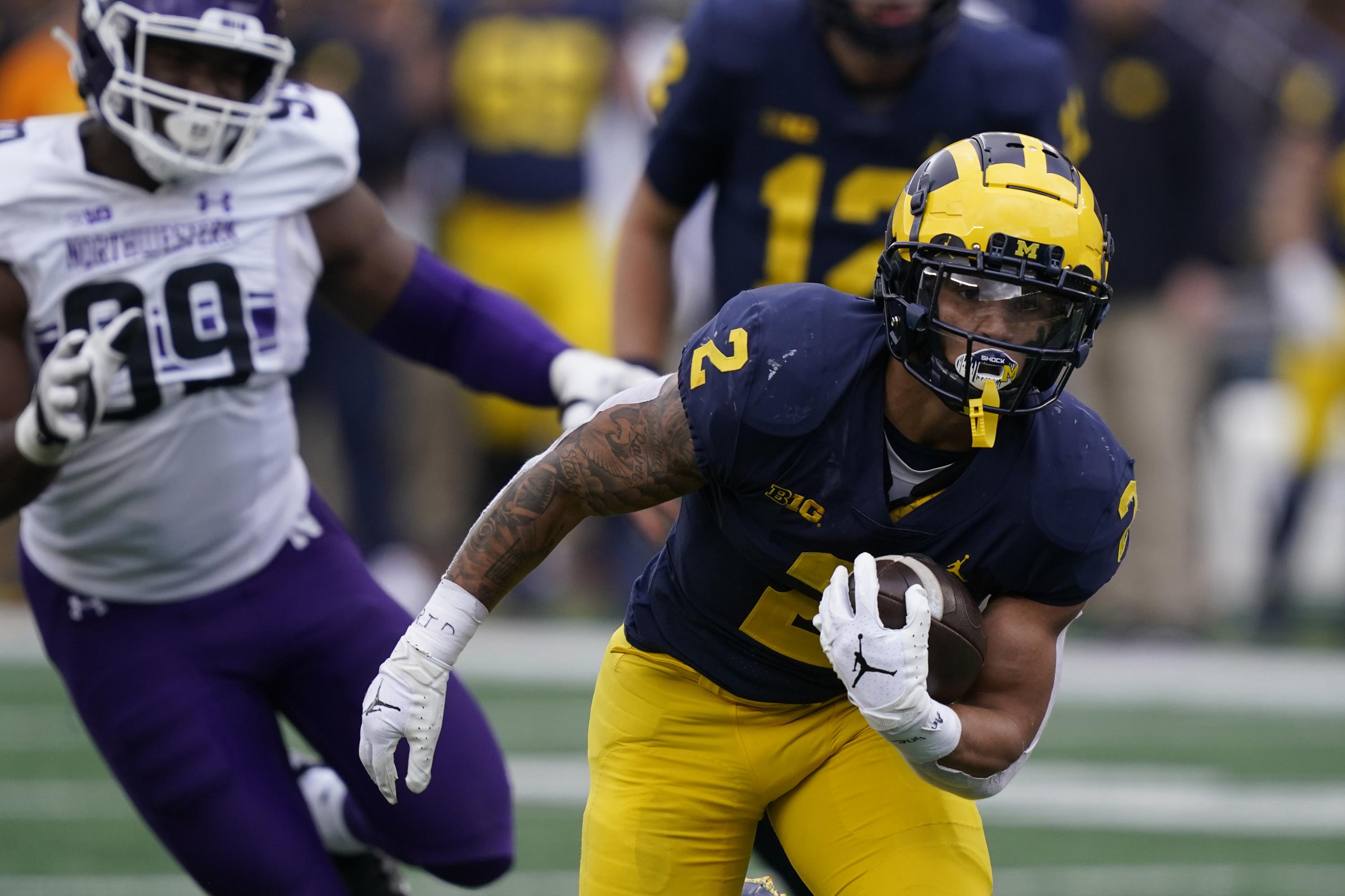 No. 6 Michigan tops Northwestern 33-7; Michigan State next | AP News
