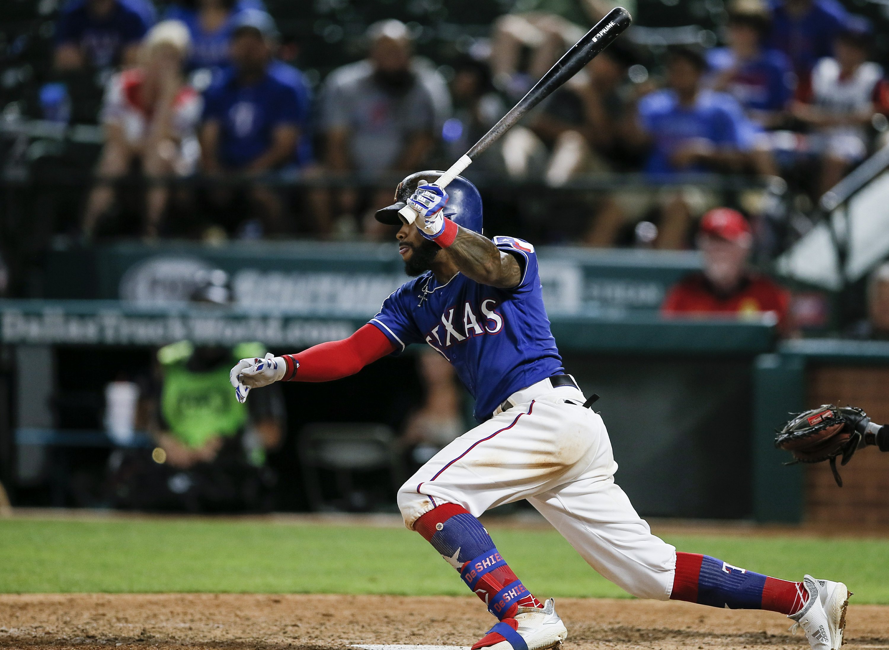 DeShields pega sencillo en la 12ma; Rangers se imponen | AP News