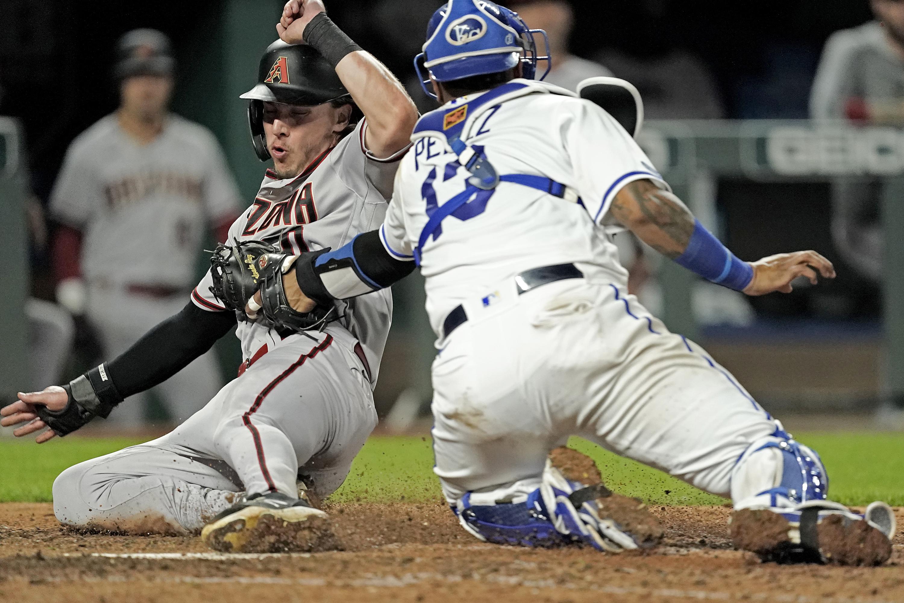 Walker’s 3 hits lift Diamondbacks over slumping Royals, 7-3 | AP News