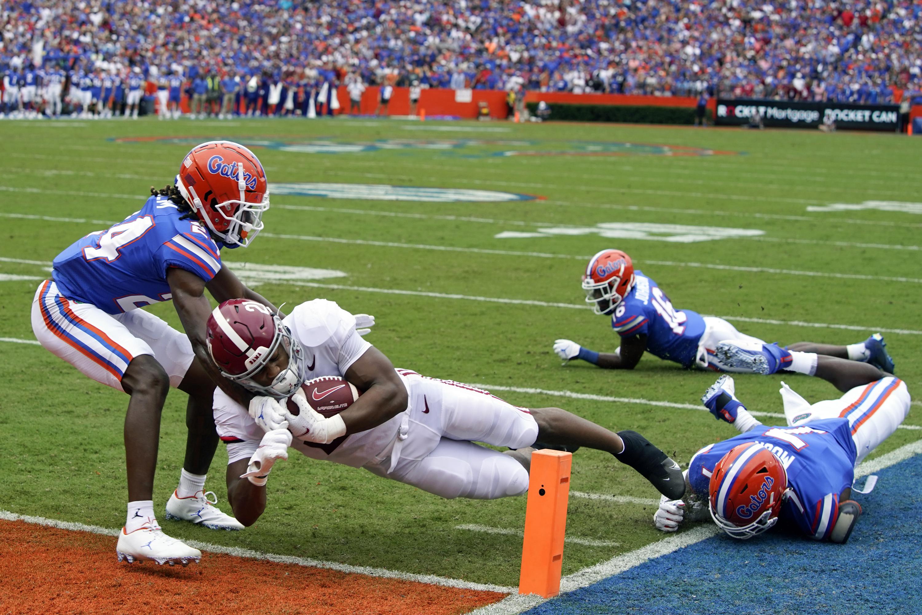 Young holds up, No. 1 Alabama holds off No. 11 Florida 31-29 | AP News