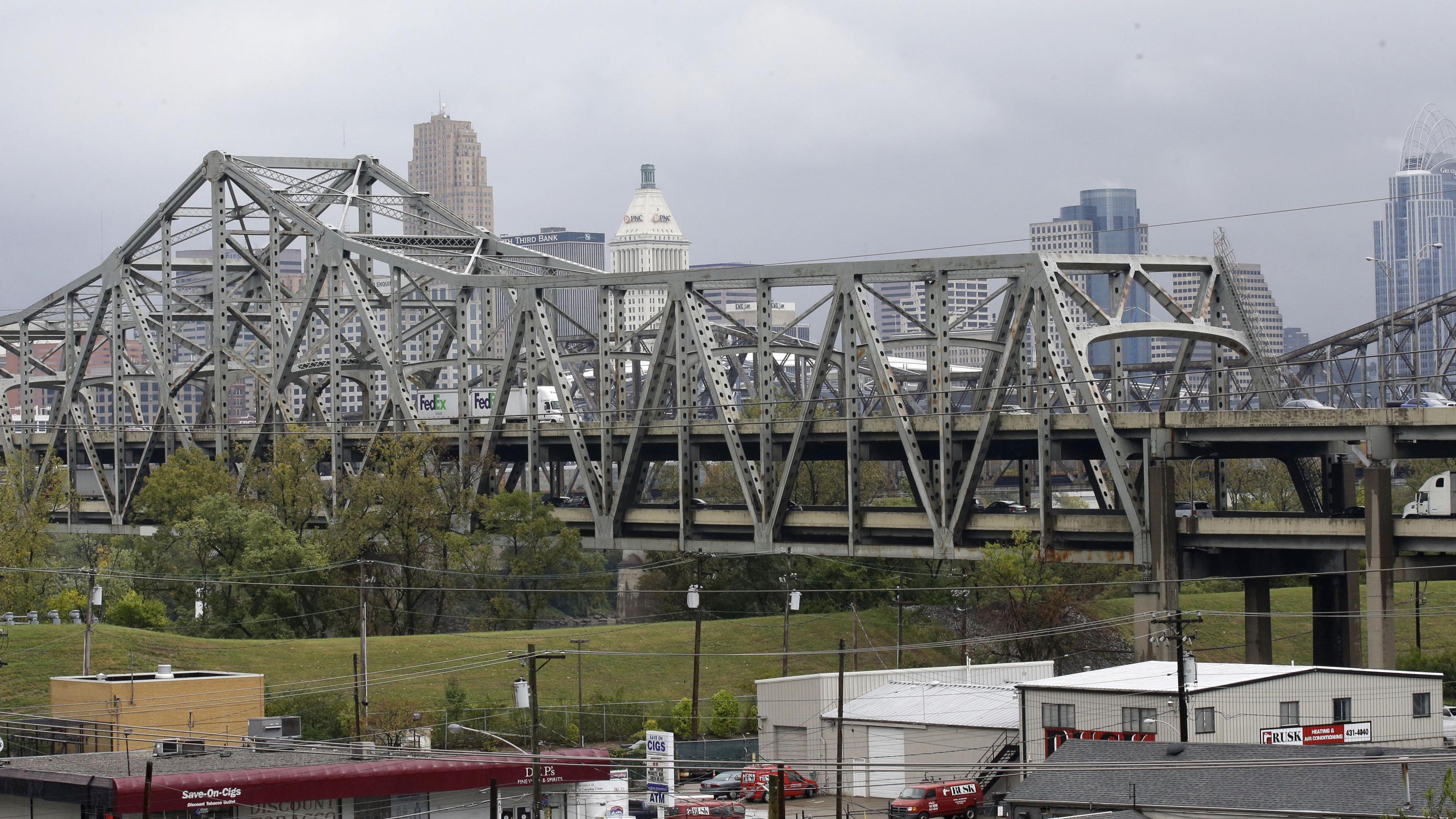 Kentucky, Ohio get $1.6B to fix overloaded bridge, add span | AP News