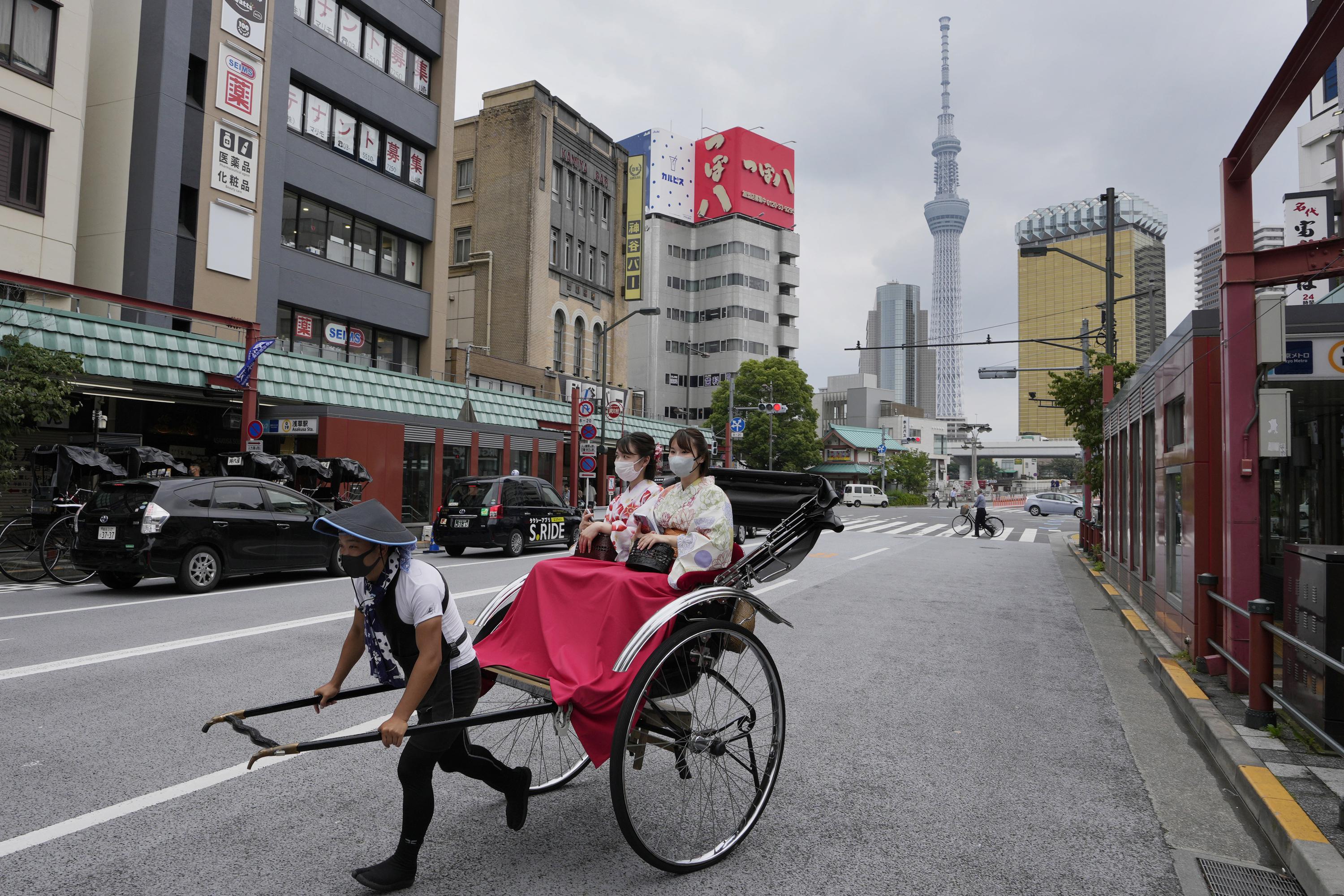 As COVID fears ebb, Japan readies for tourists from abroad | AP News