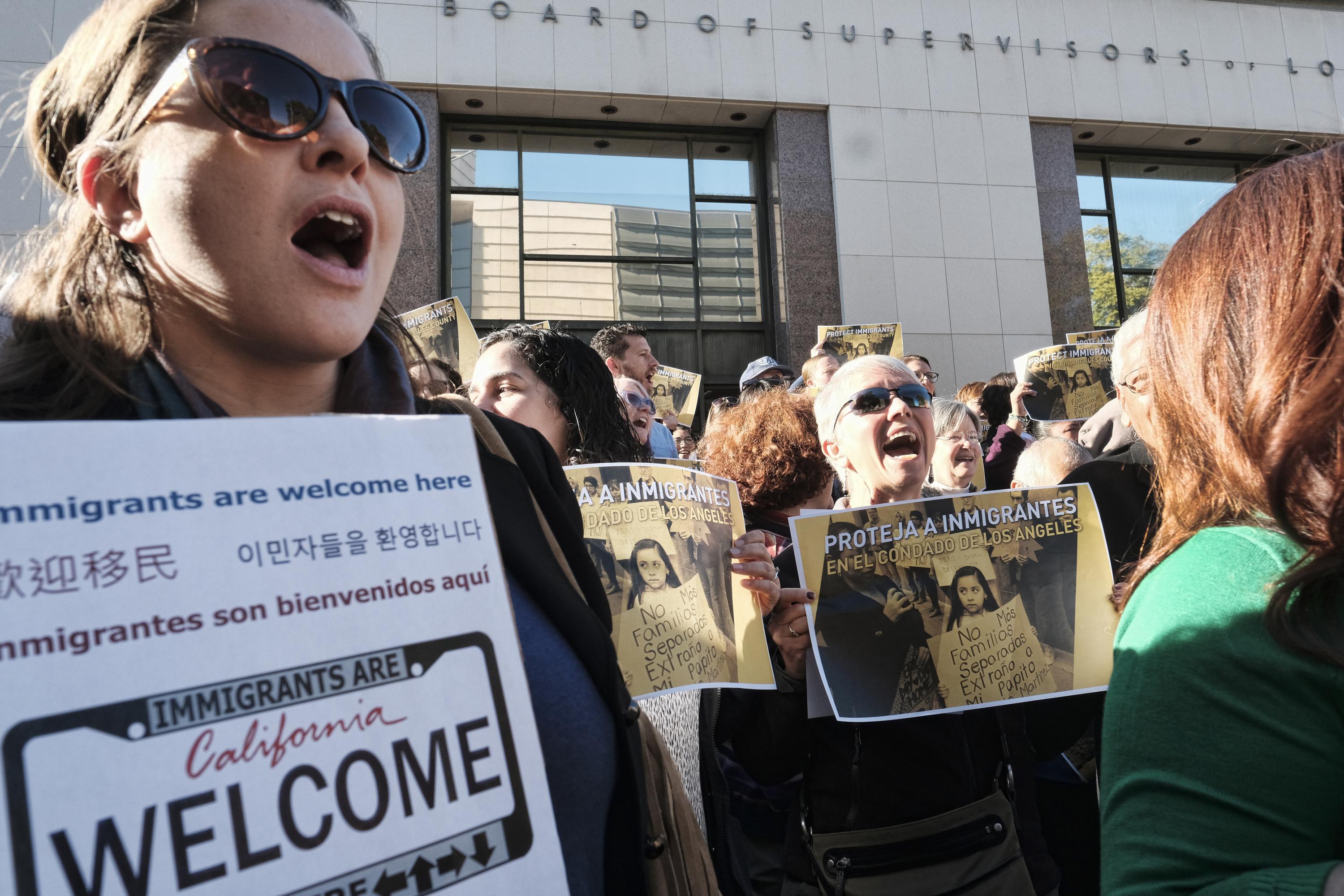 Nonprofits help fund immigrants' legal fights on deportation | AP News