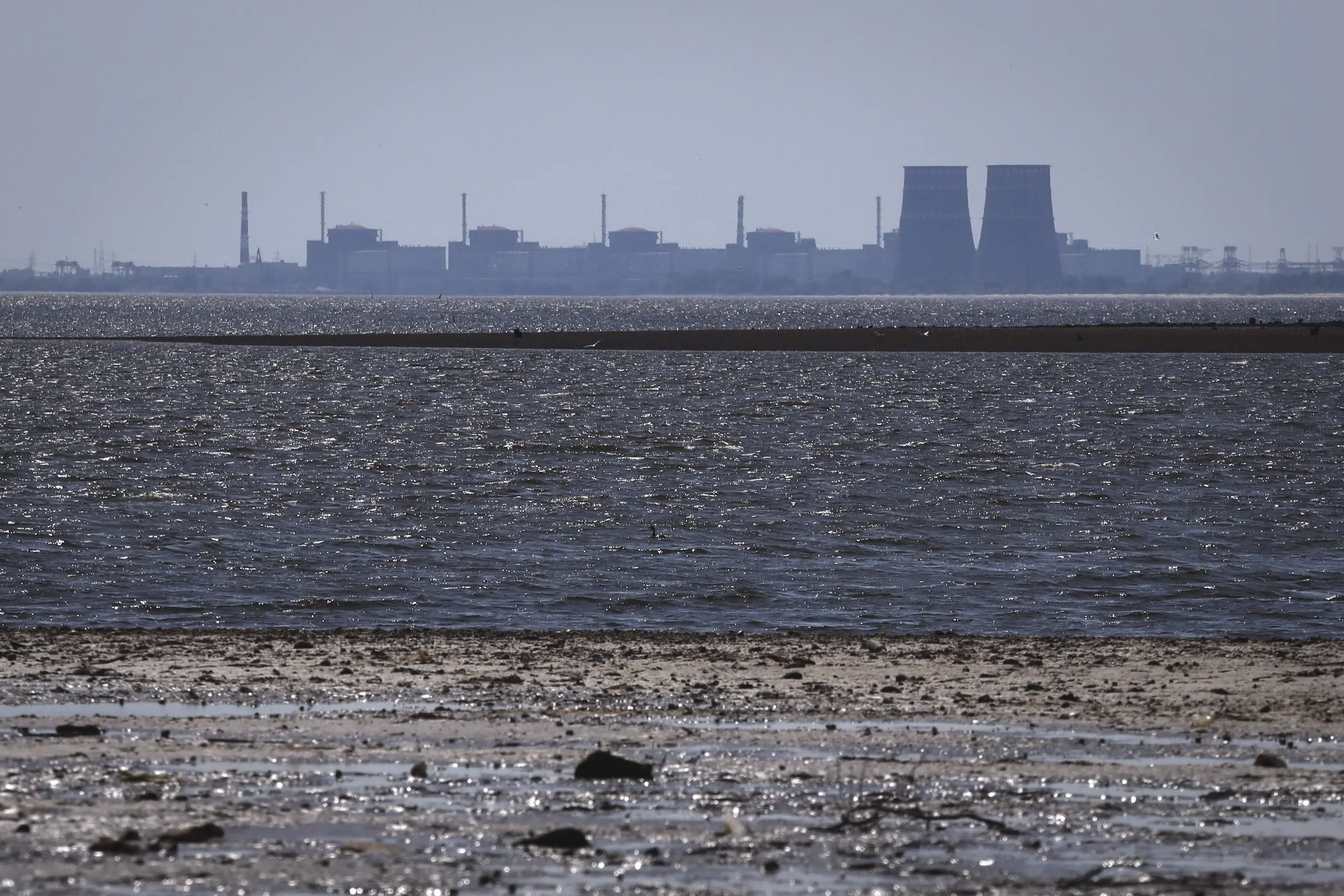 Last reactor shut down at Ukraine's largest nuclear plant as fighting ...