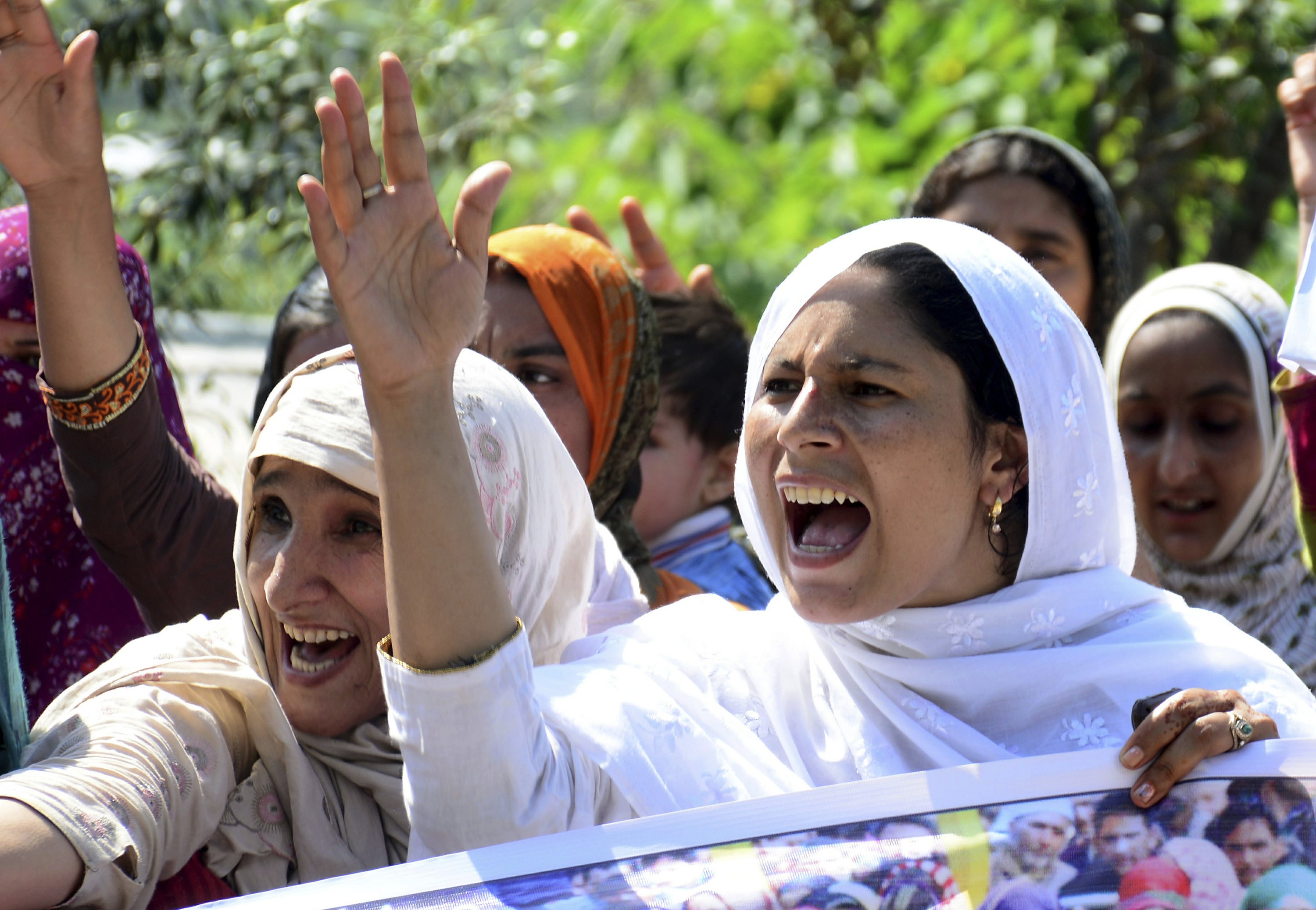 Leader Of Pakistan Held Kashmir Welcomes Trump Initiative Ap News