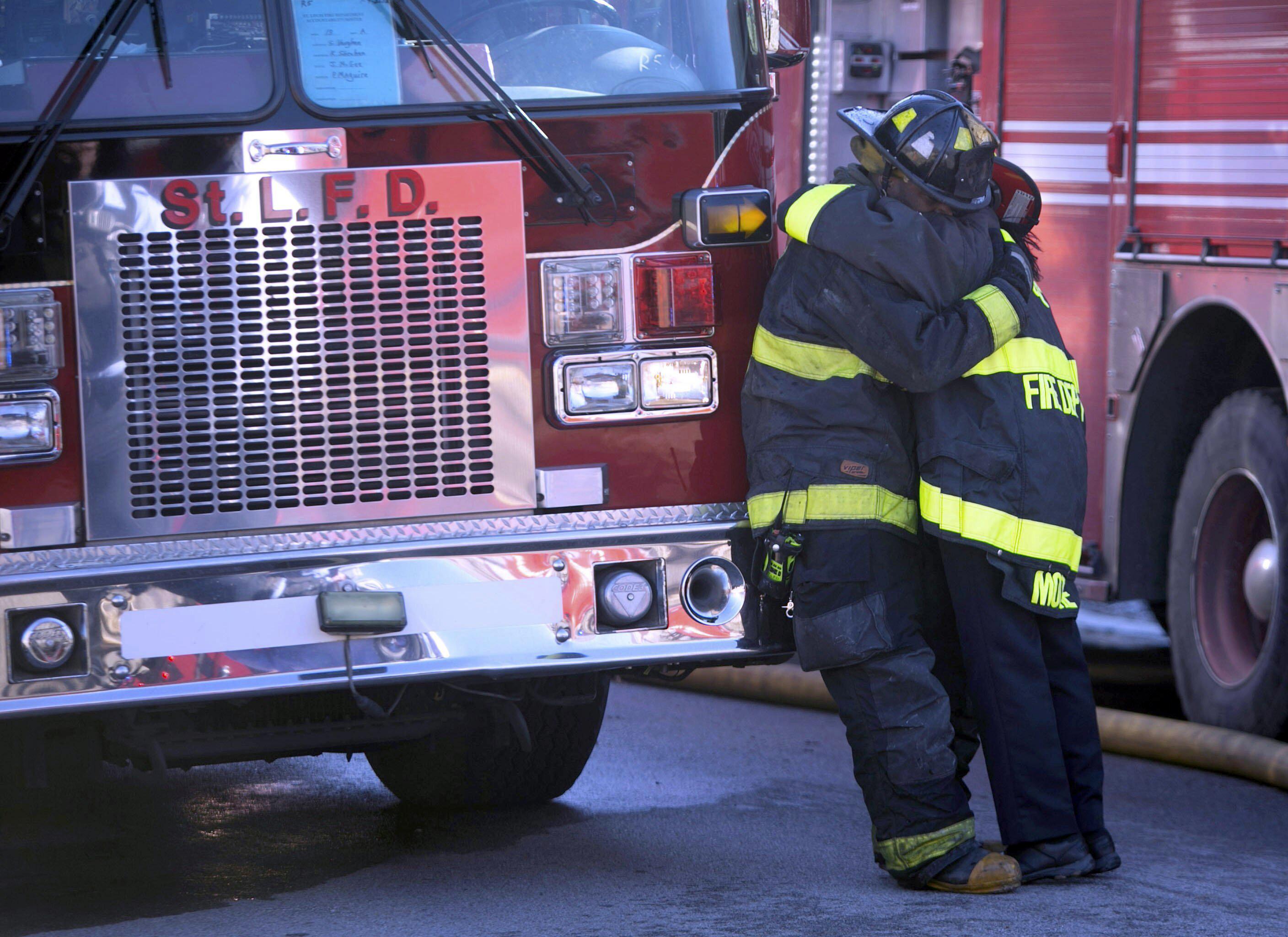 1 St. Louis firefighter dead, 1 injured in house collapse | AP News