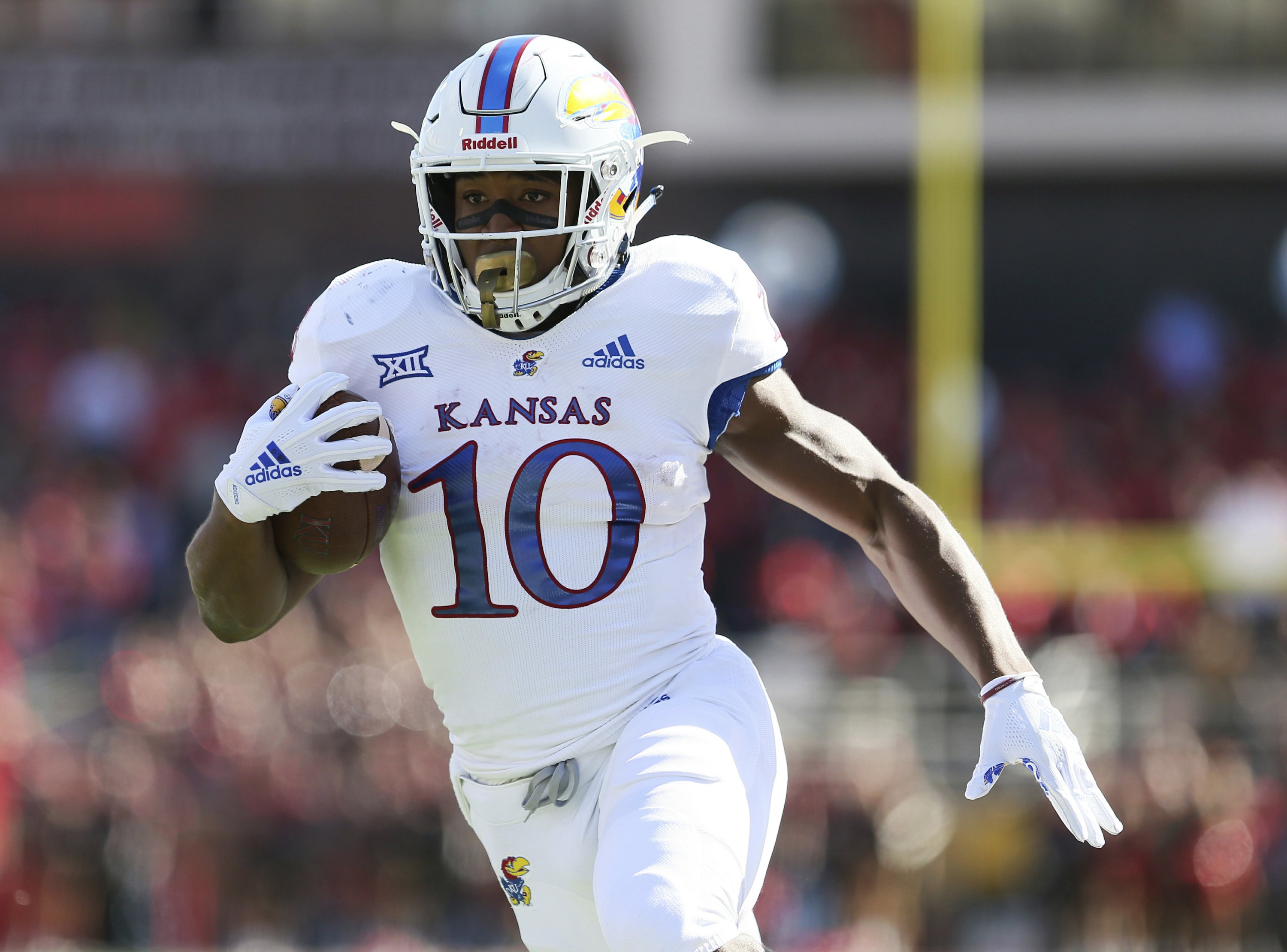 Les Miles sets out to turnaround moribund Kansas program | AP News