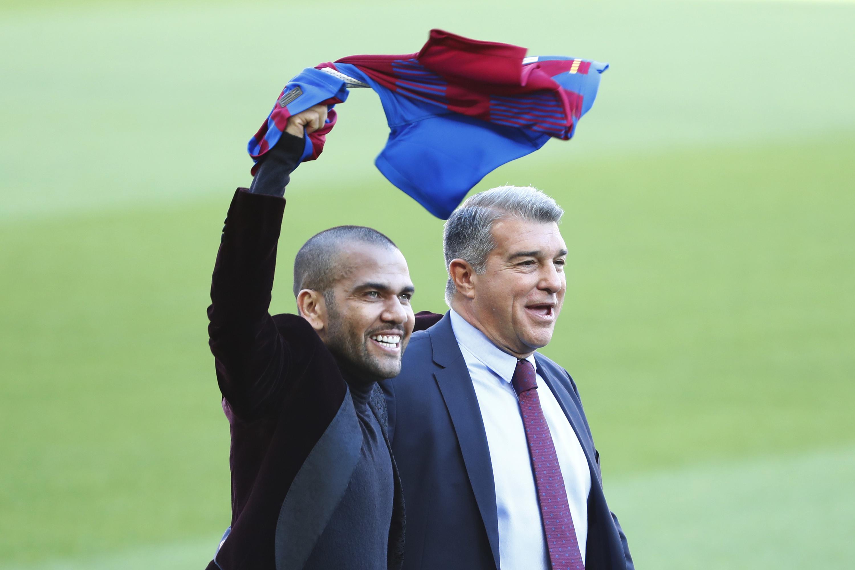 Xavi coaches 1st Barcelona game in derby against Espanyol | AP News