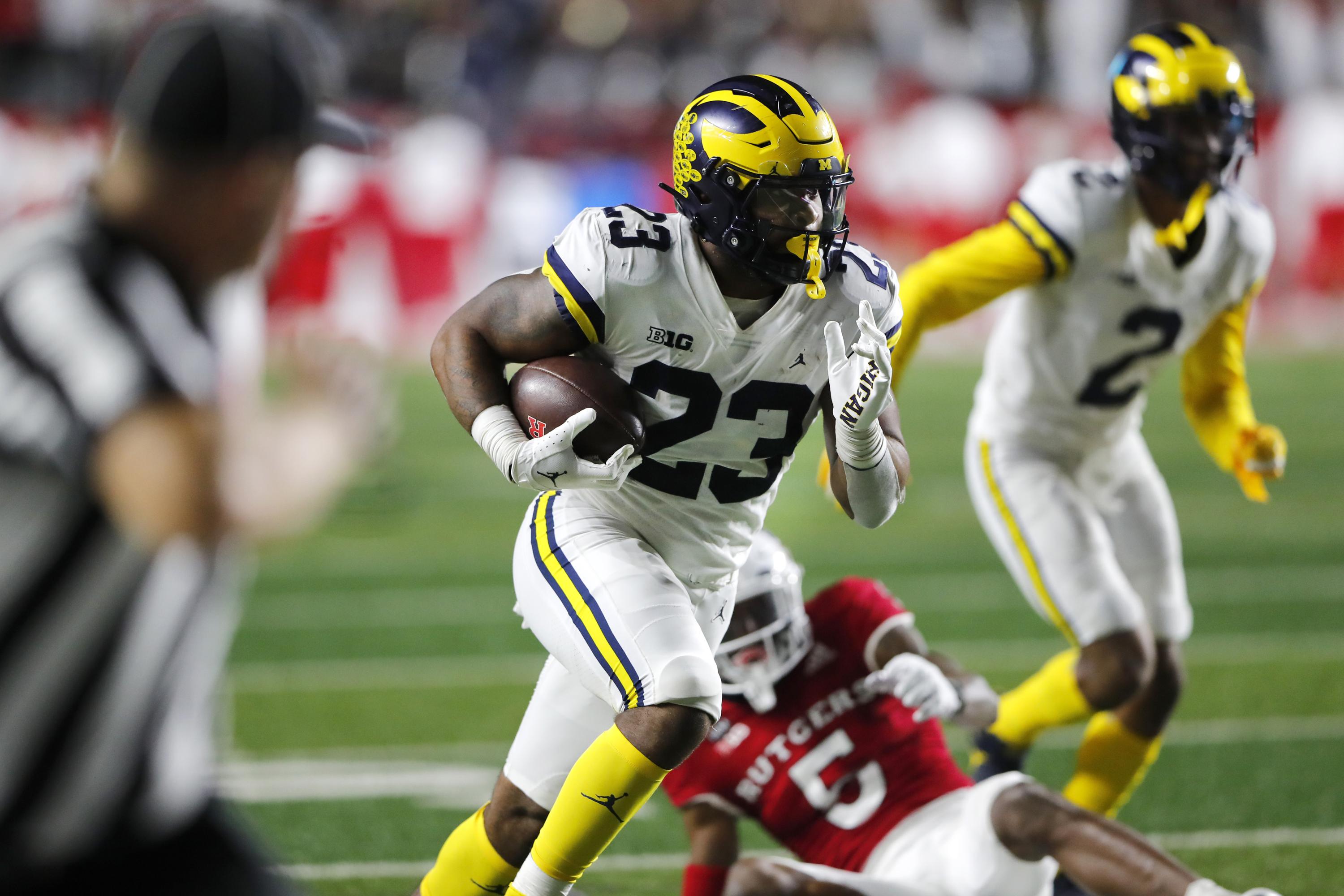 No. 4 Michigan rallies in 2nd half to blitz Rutgers 52-17 | AP News