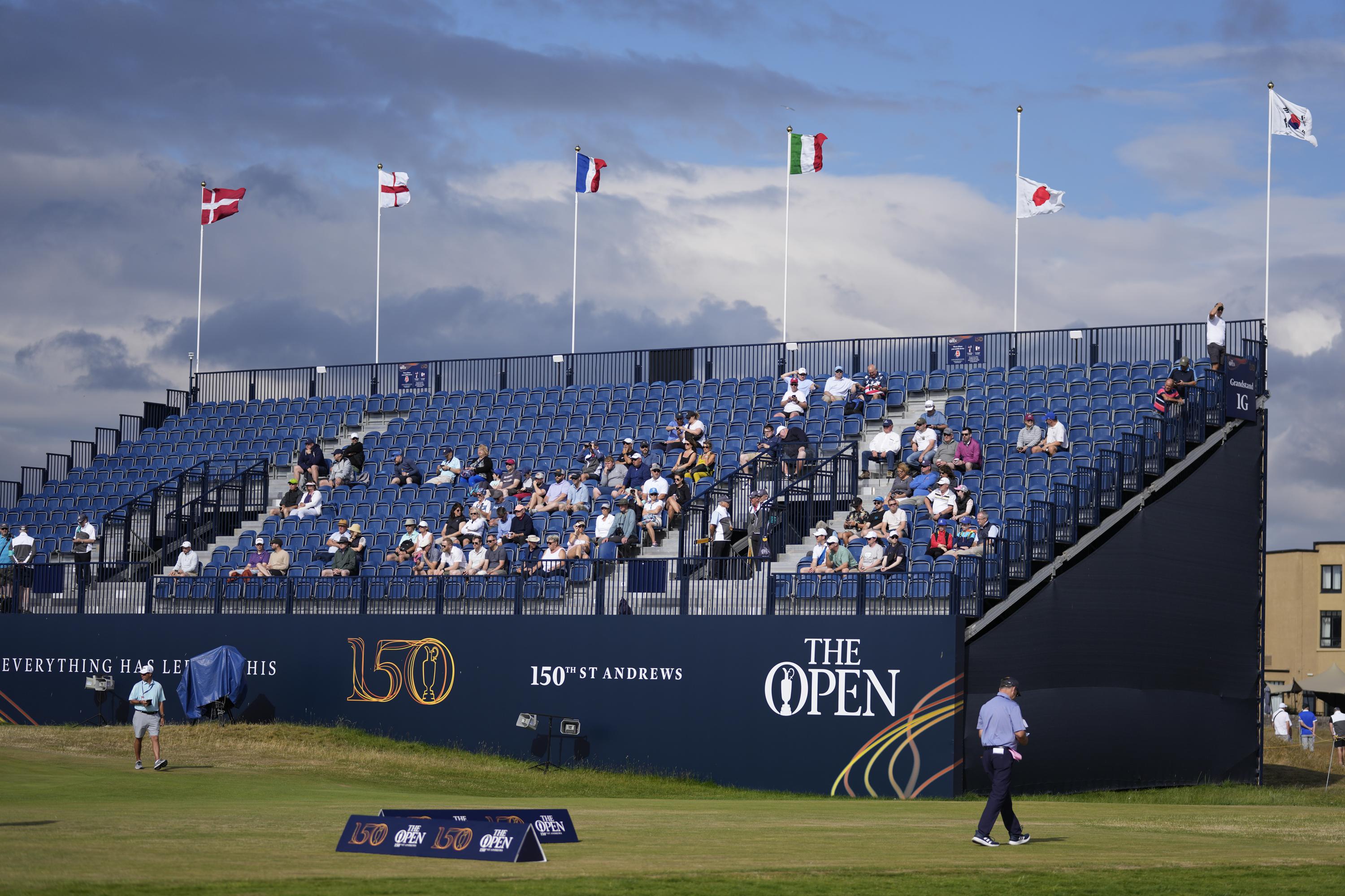 Finding a place to watch not always easy at British Open | AP News