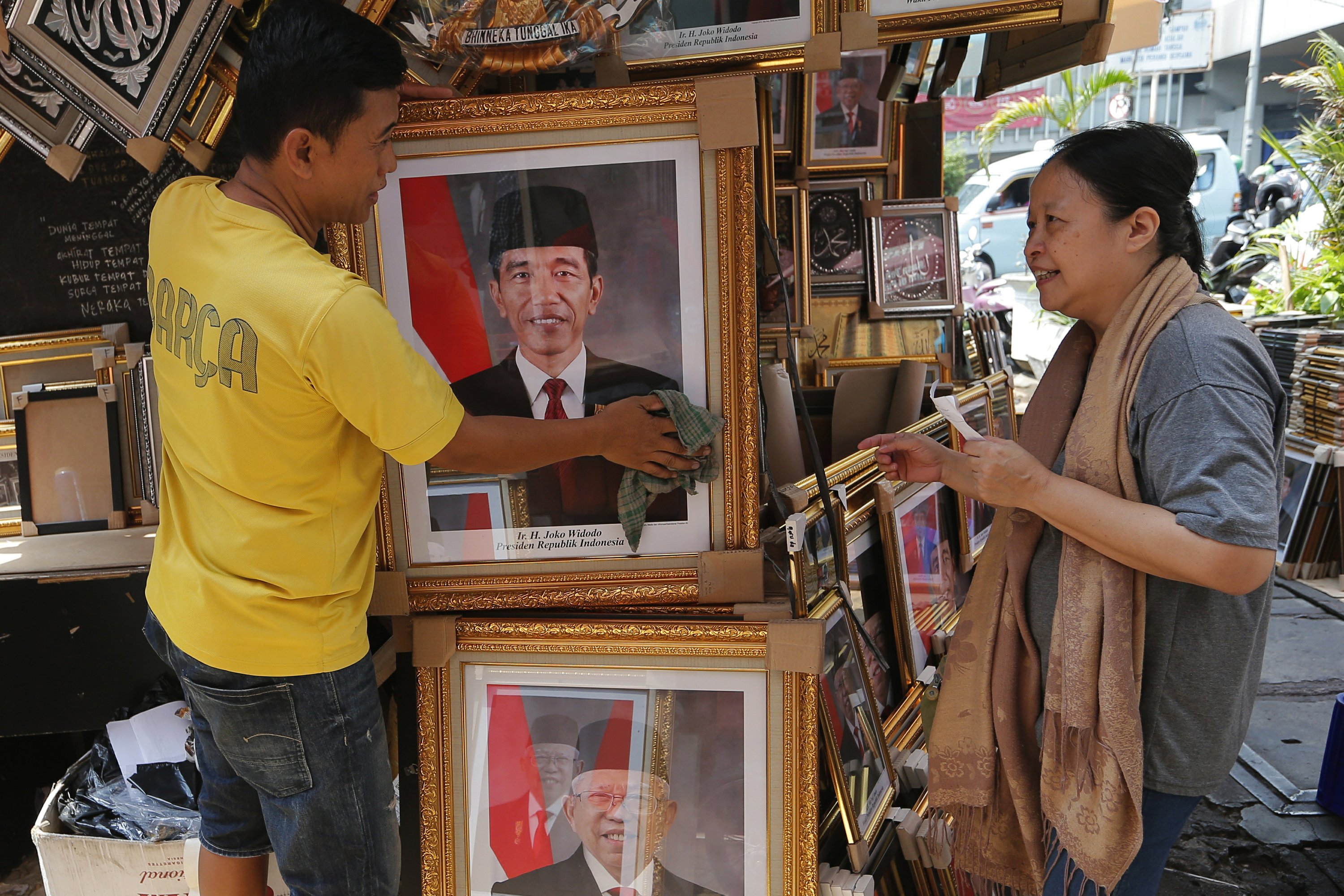 Indonesia's Widodo faces daunting goals in final term | AP News