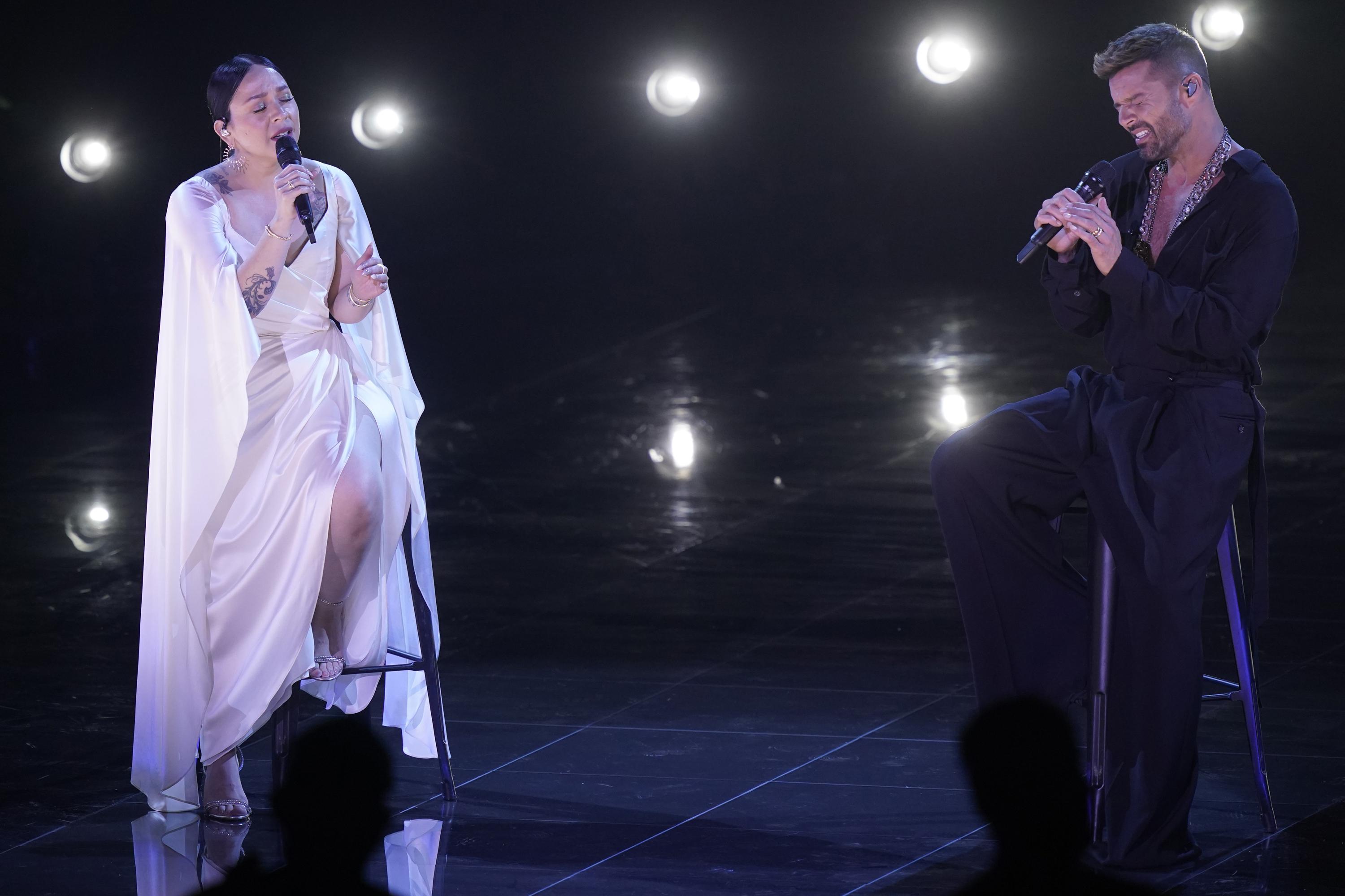 Carla Morrison vive “El renacimiento” con pop introspectivo | AP News