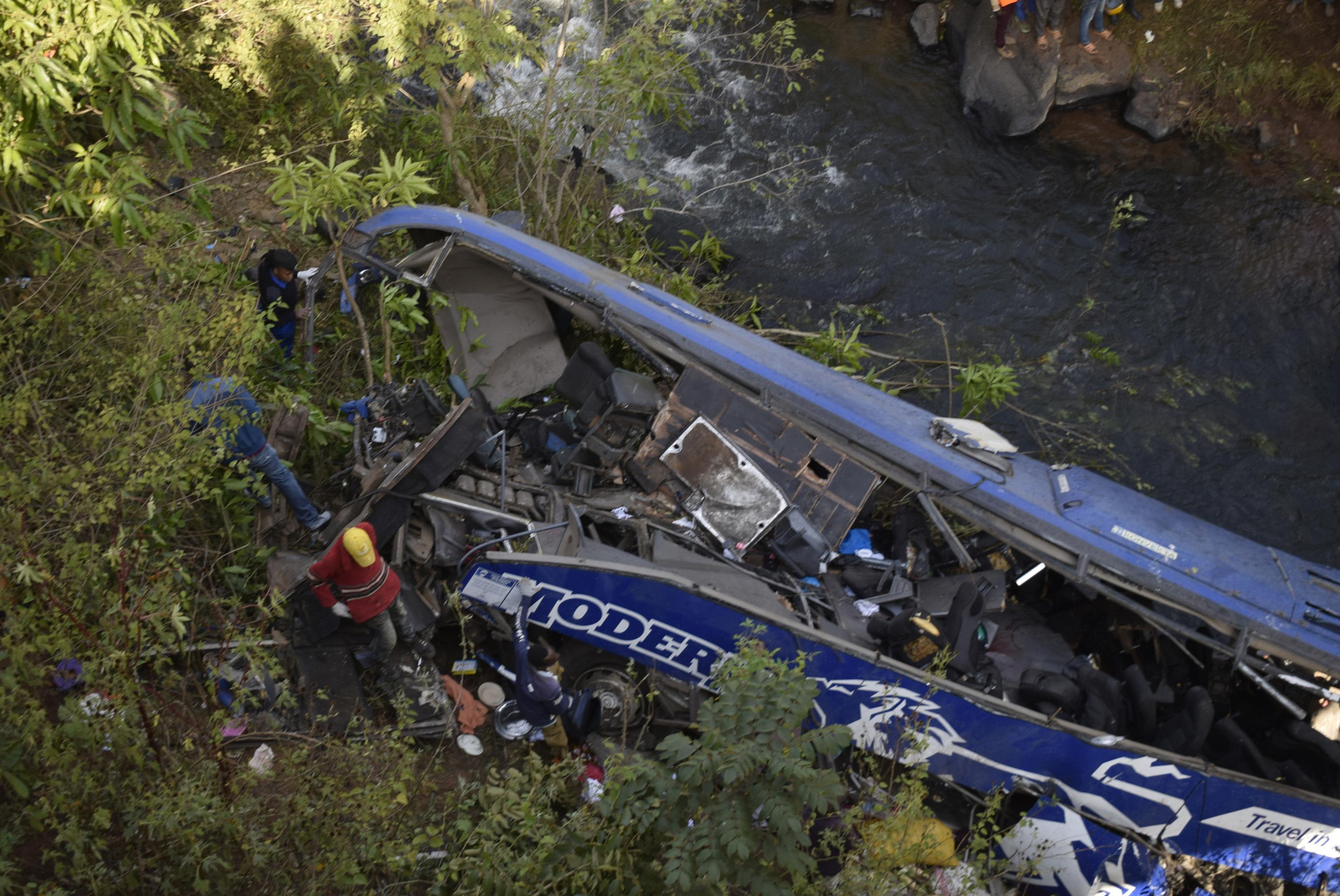 Police: Death toll from Kenya bus crash rises to 3O | AP News