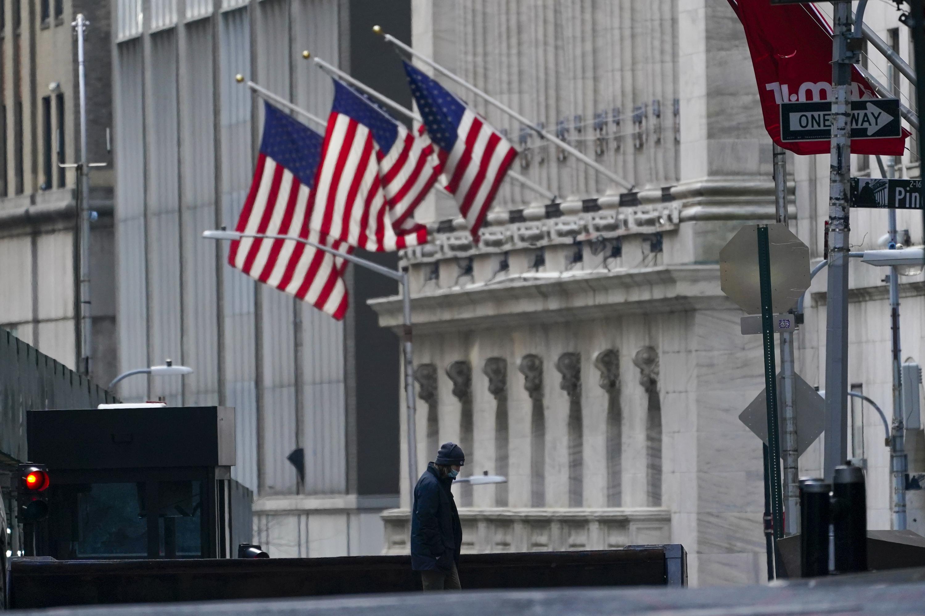 Wall Street rallies for best week since June on rate hopes | AP News