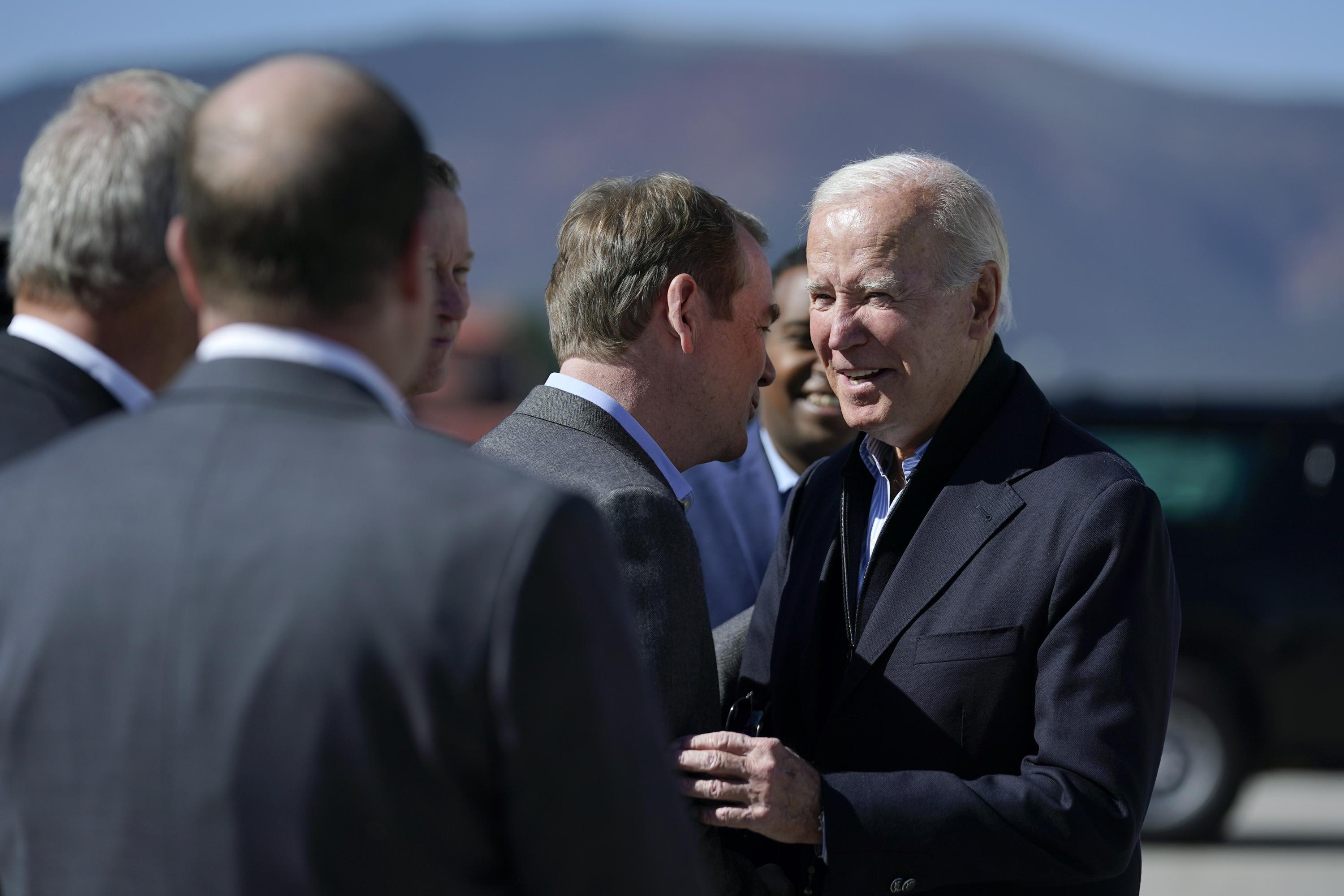 Biden goes West on 3-state tour as midterm elections near | AP News