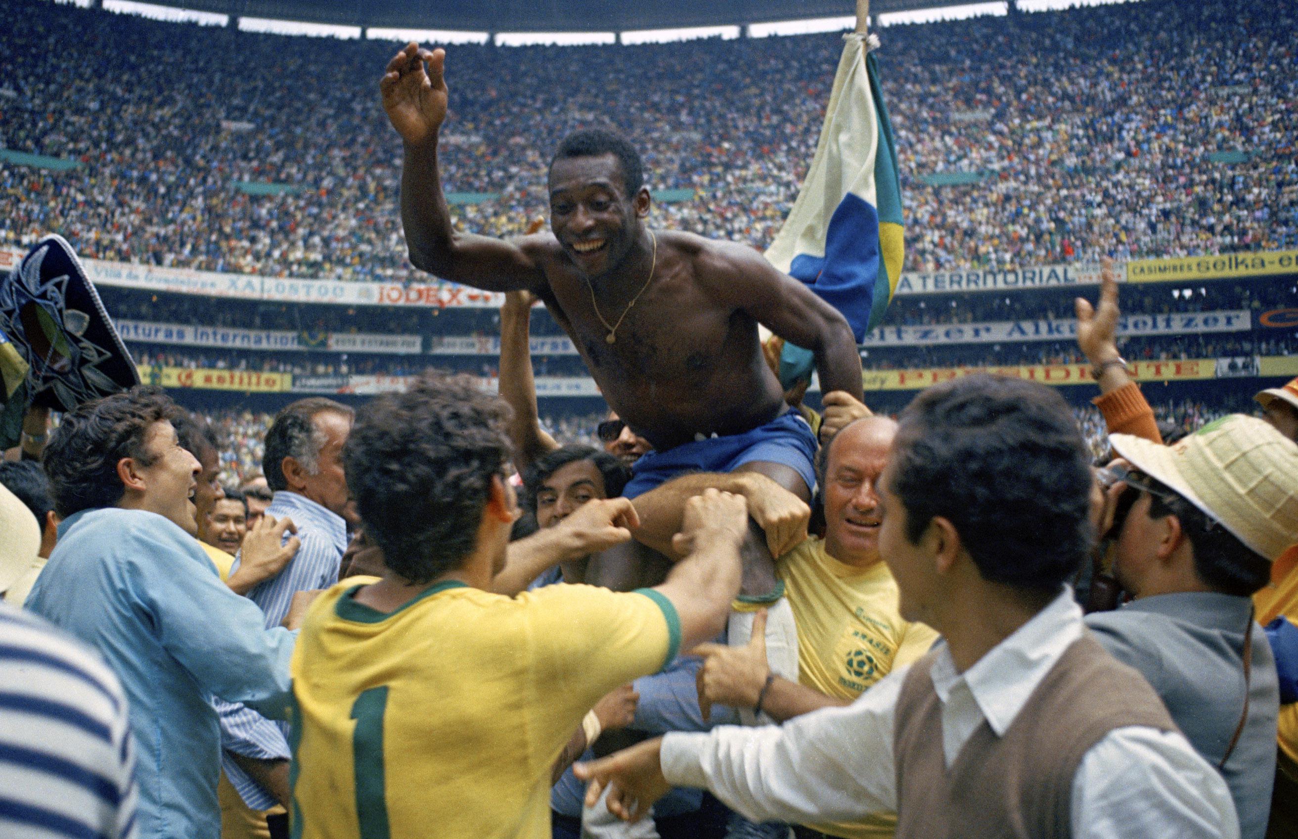 As 'The King,' Pelé enchanted fans and dazzled opponents | AP News