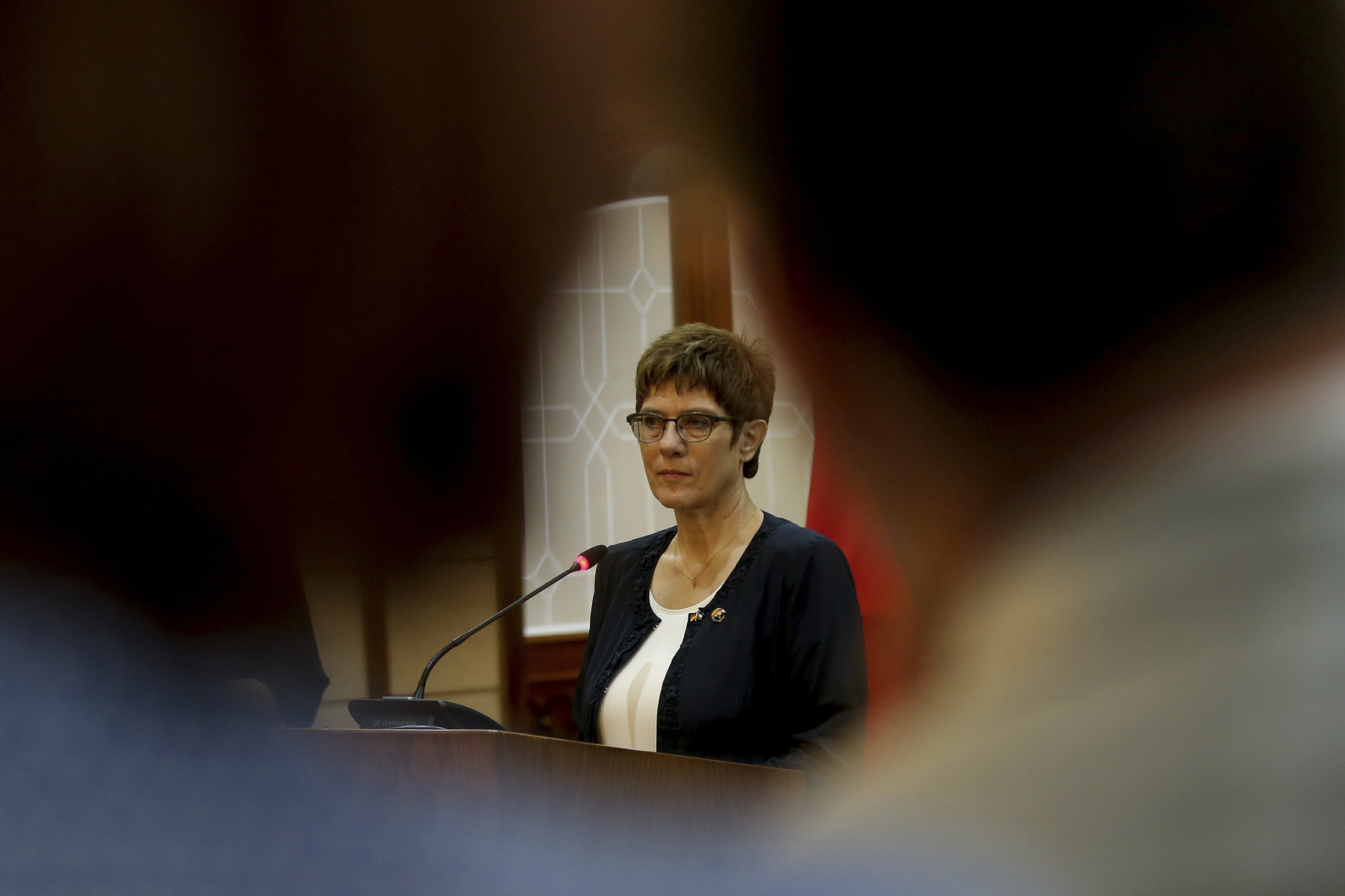 German minister discusses Mideast conflict on Jordan visit | AP News