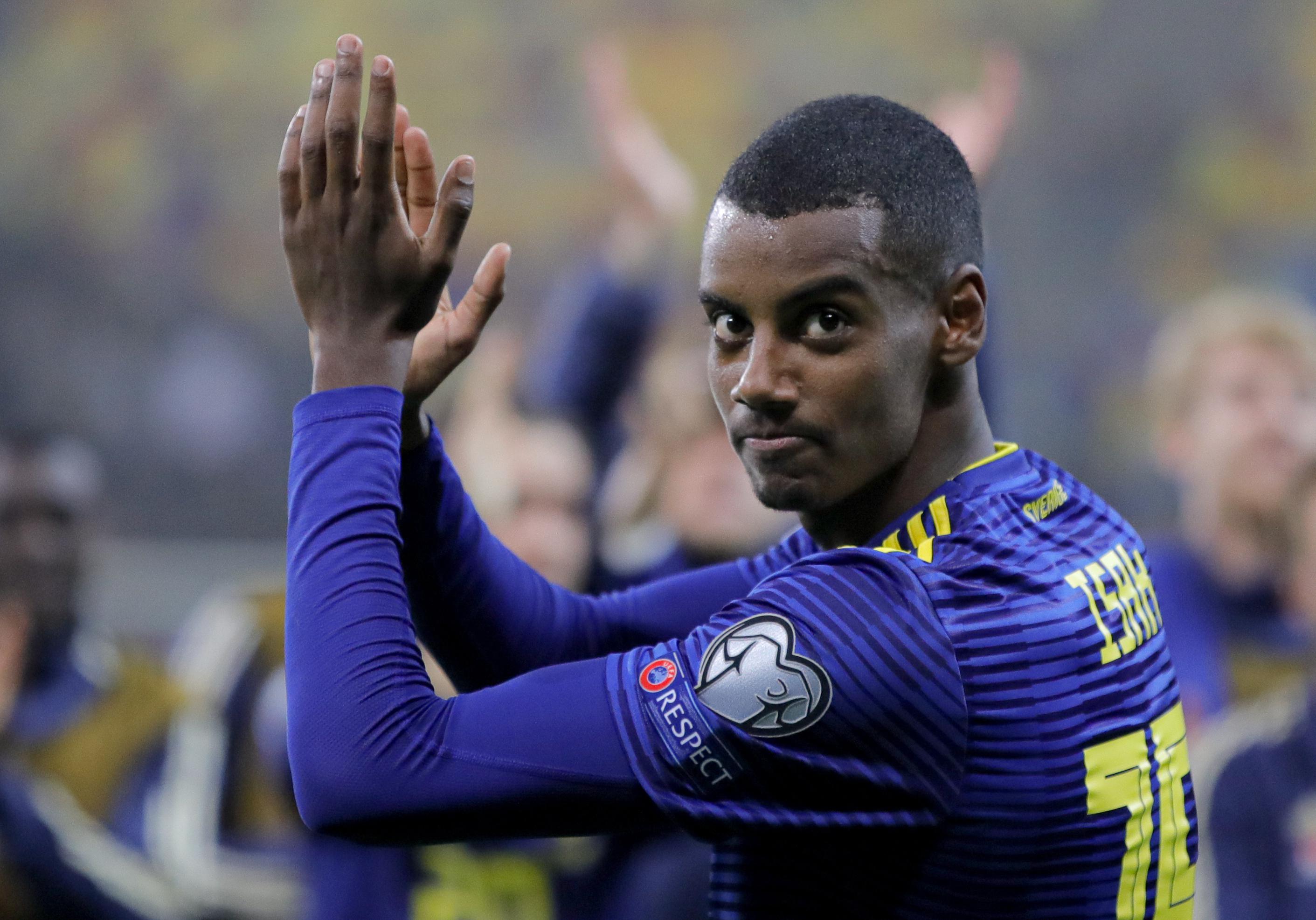Newcastle ficha a Alexander Isak por 70 millones de dólares | AP News