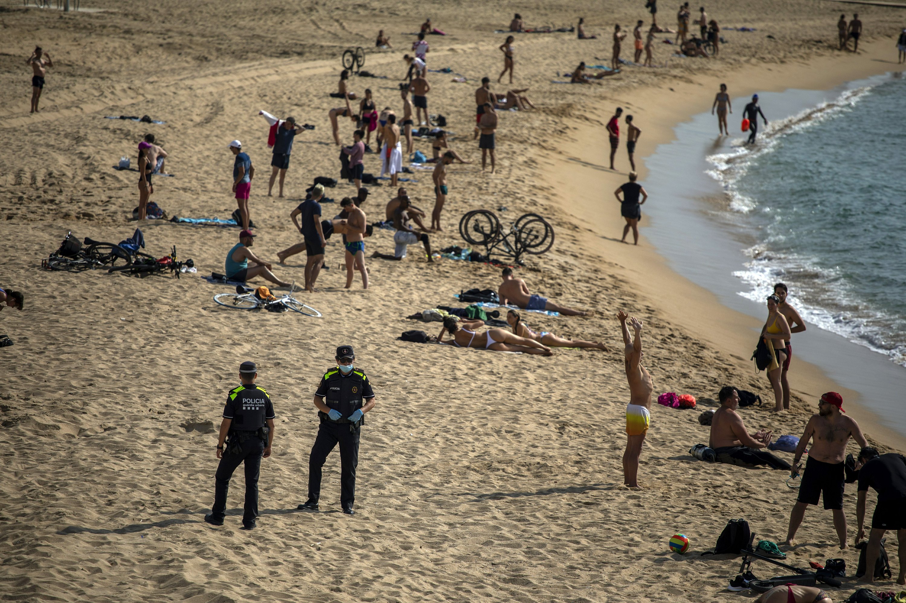 "Willkommen auf Mallorca!" Germans to test out virus tourism | AP News