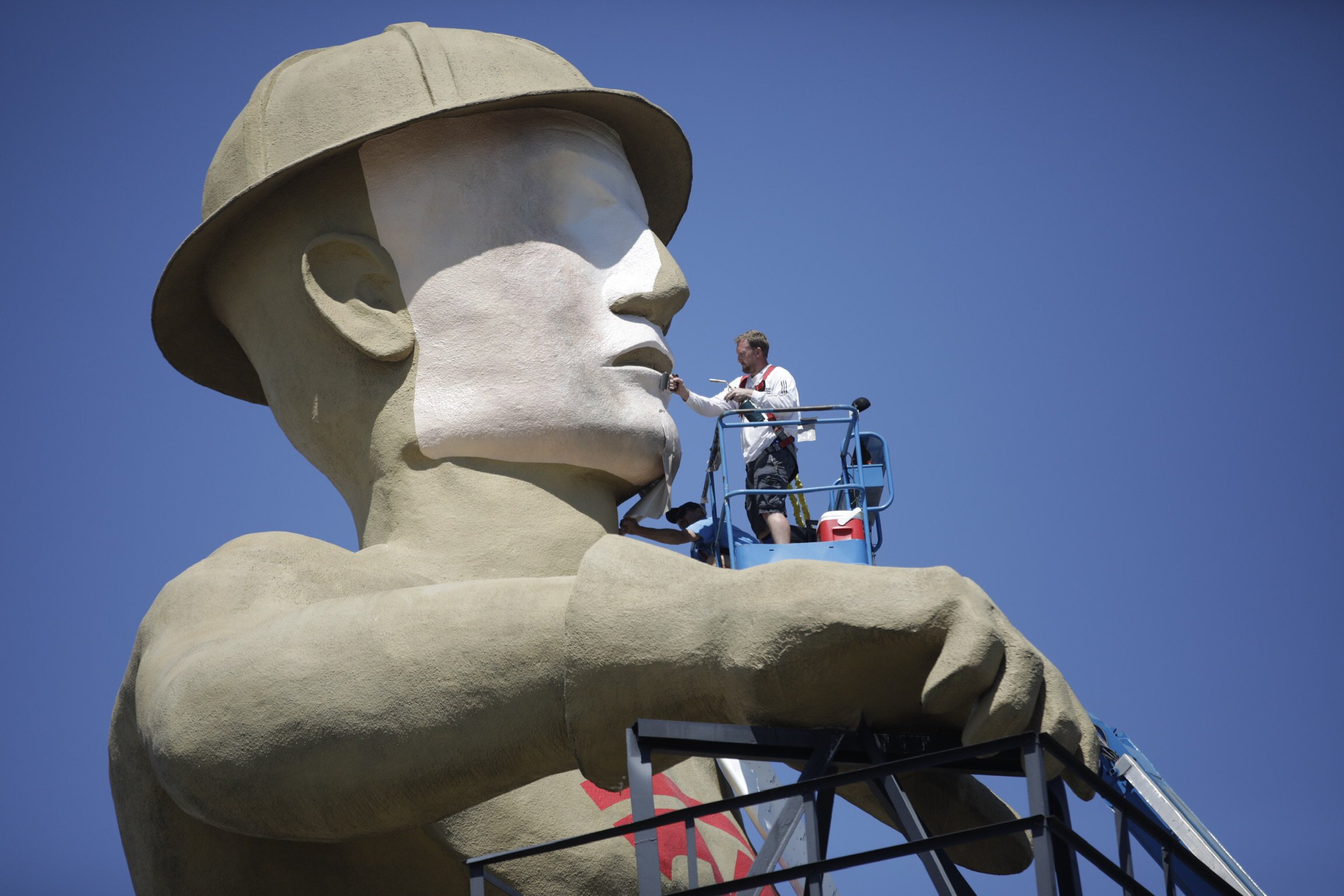 Tulsa's Golden Driller statue gets Tesla-style makeover | AP News