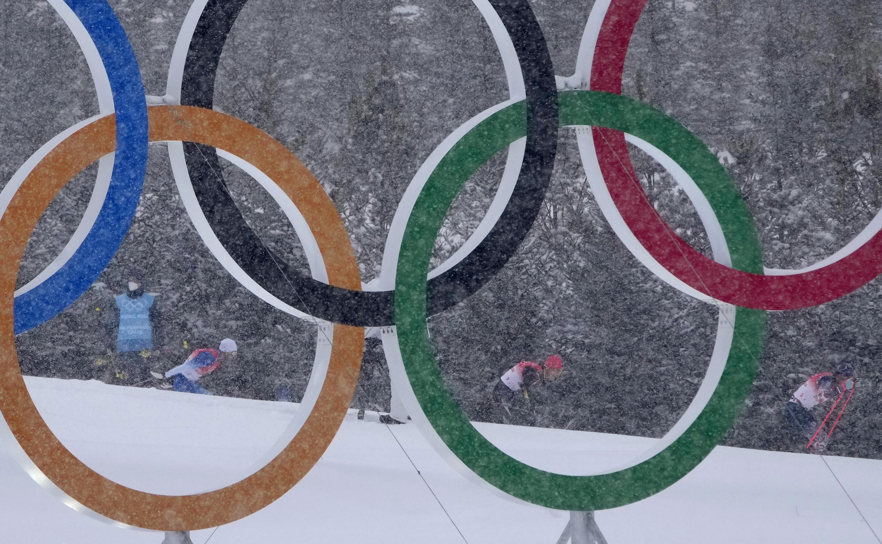 AP PHOTOS: Snow delights — and disrupts — Beijing Olympics | AP News