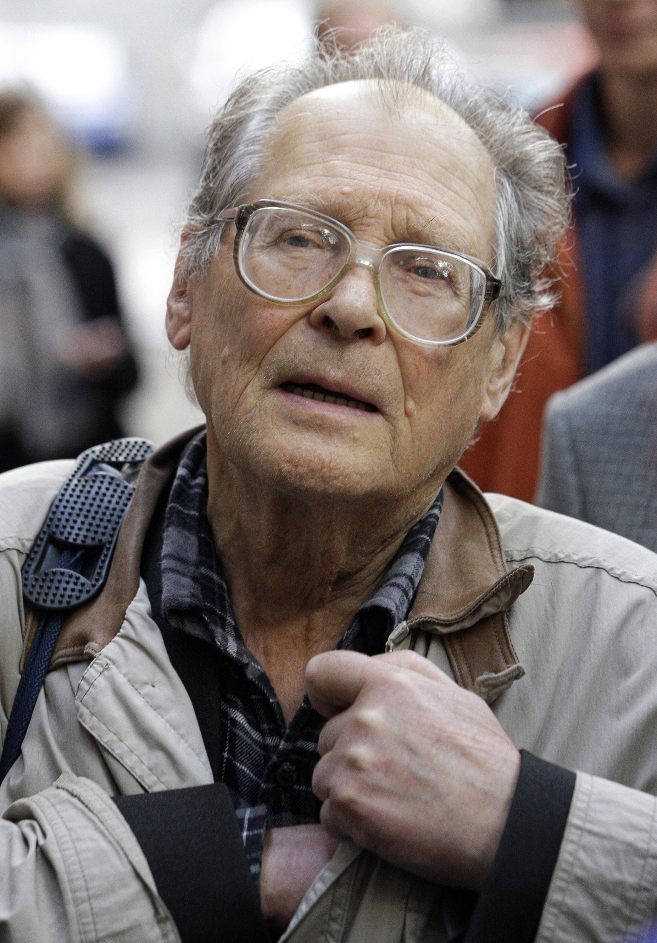 Renowned human rights activist, dissident dies in Russia | AP News