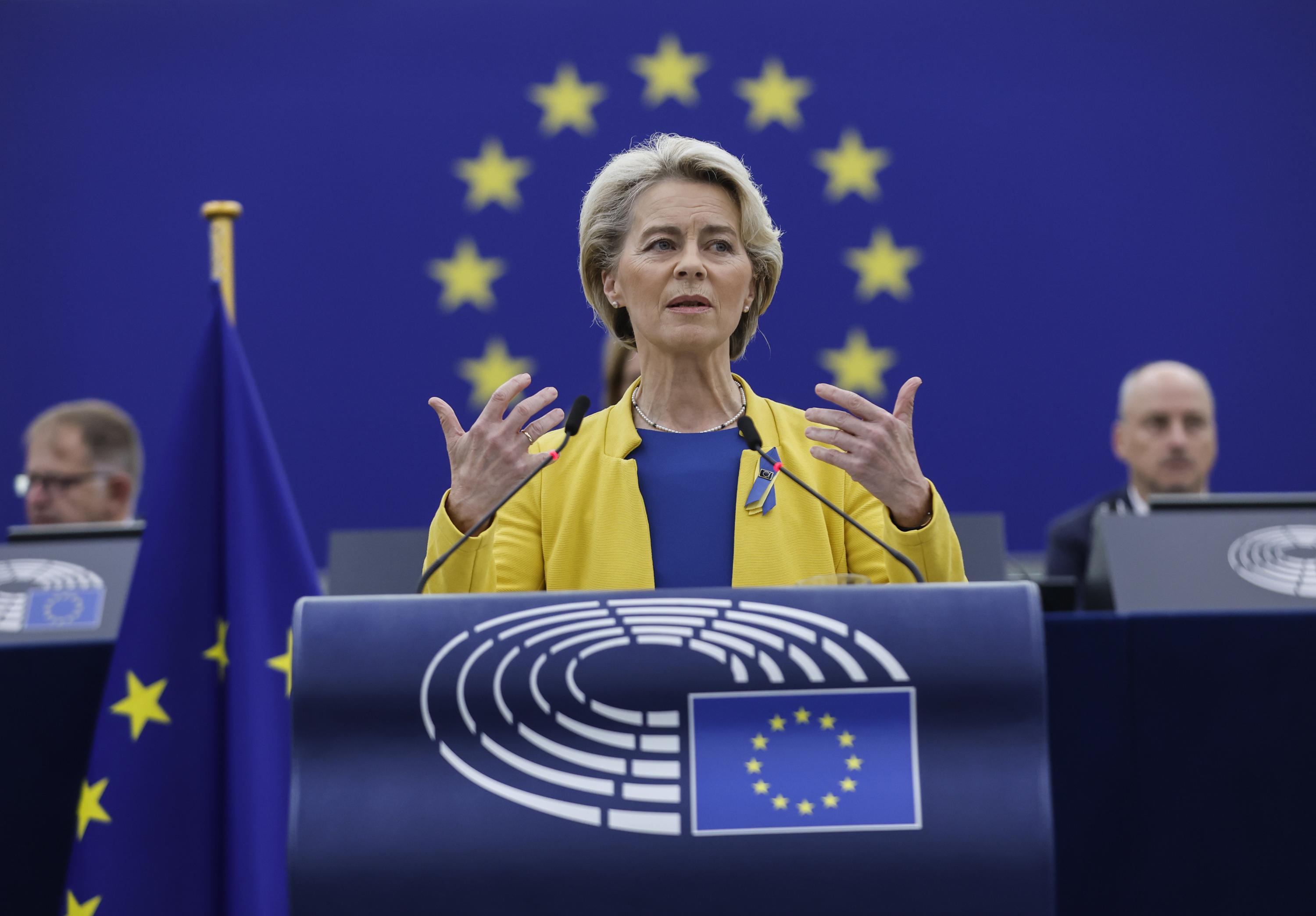Von der Leyen viajará a Ucrania para reiterar apoyo de la UE | AP News