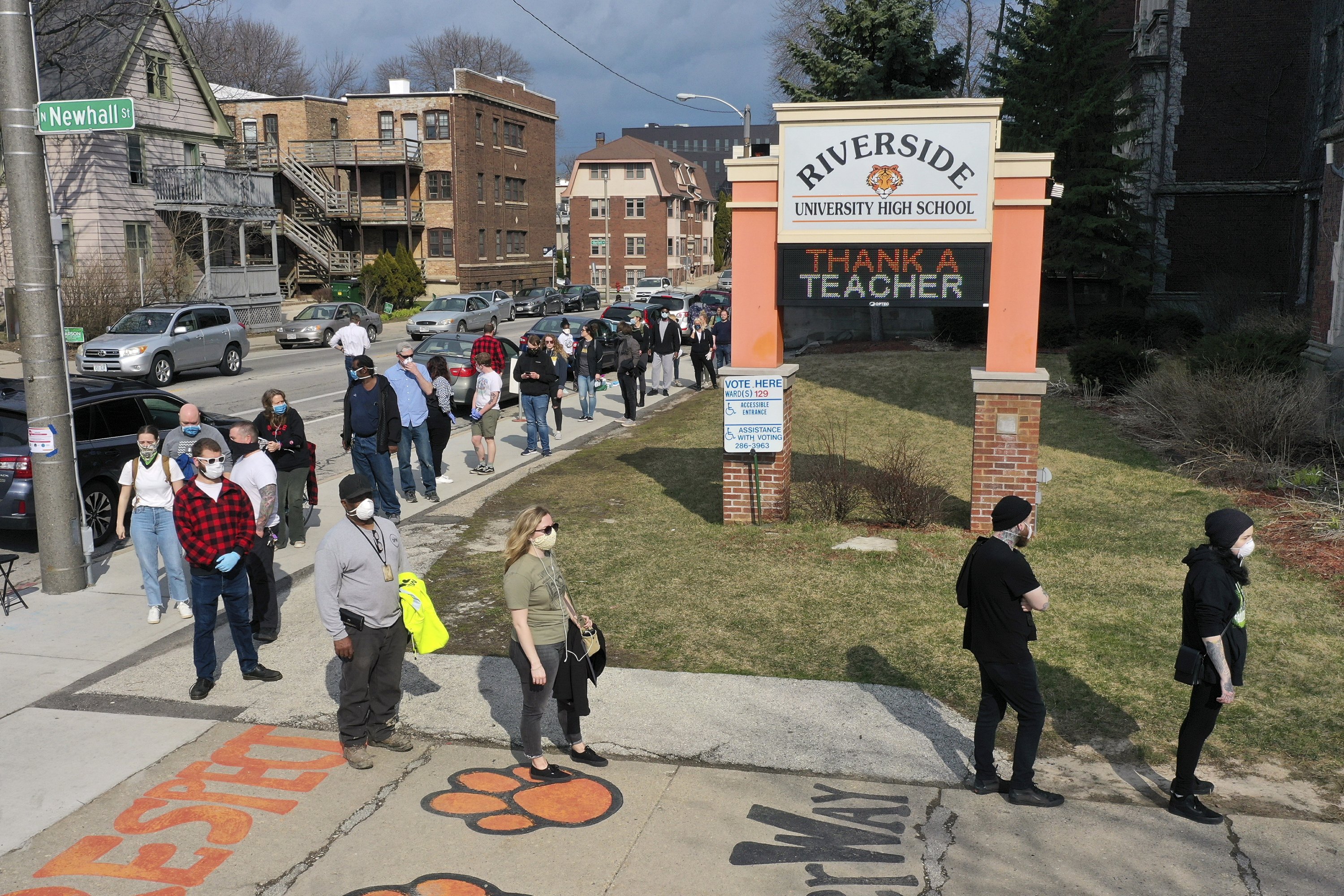 Study: Milwaukee’s voter turnout reduced after poll closings | AP News