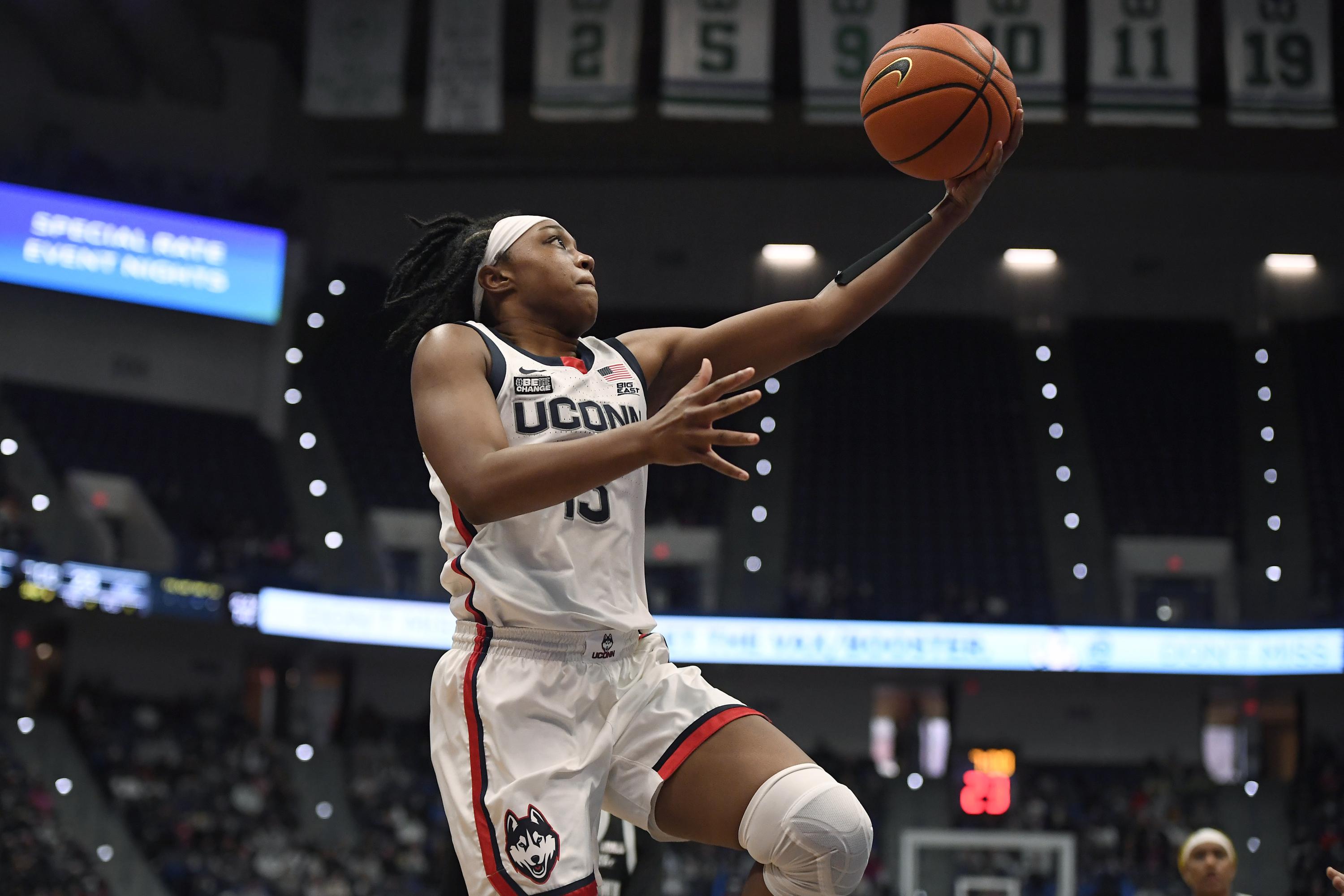 Williams leads No. 10 UConn to 90-49 rout of Georgetown | AP News