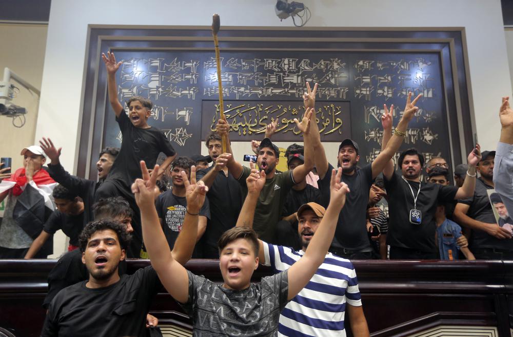 Iraqi cleric shows power as thousands attend mass prayer - Perspectives