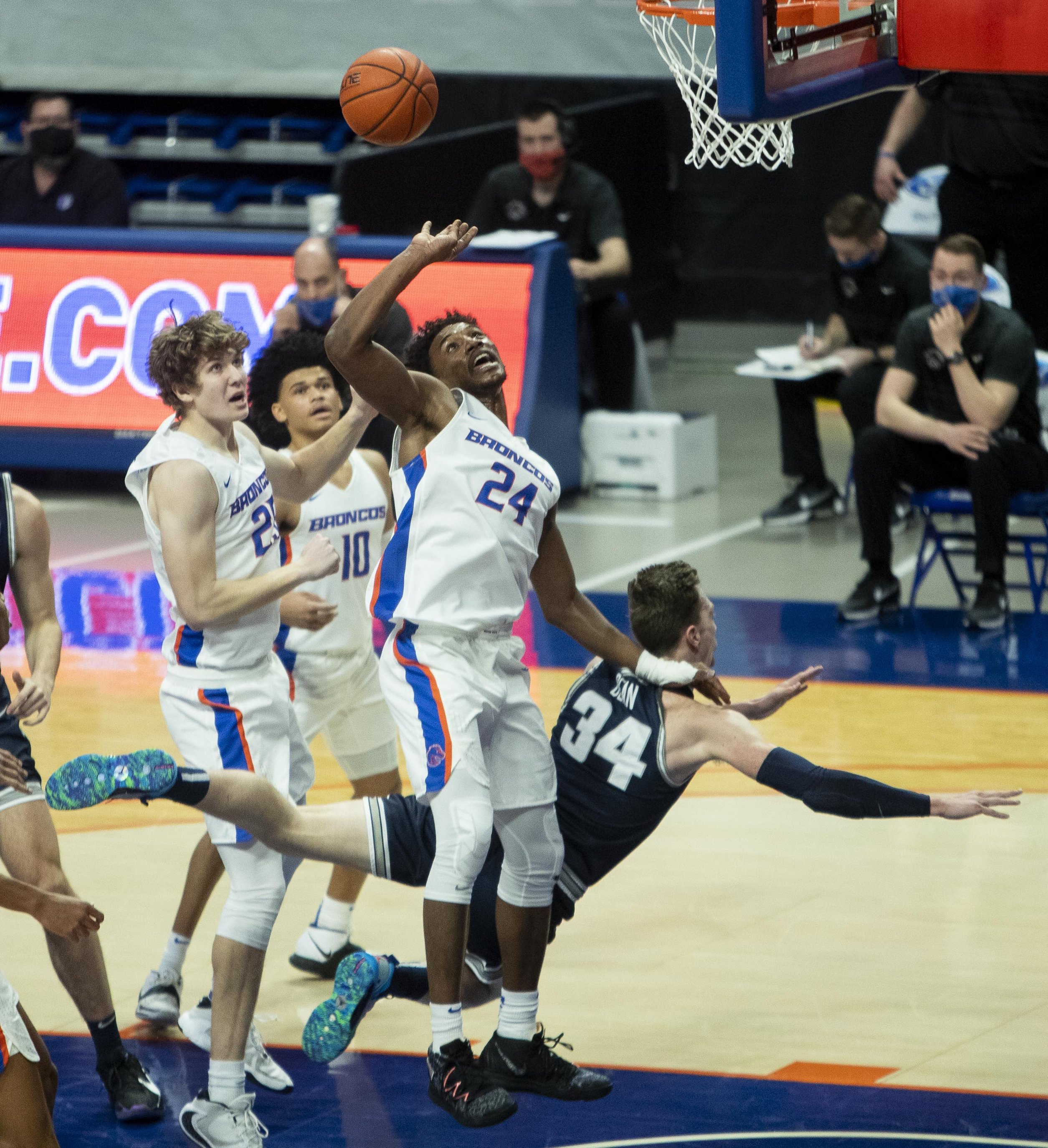 Alston Jr. scores 26 to lead Boise St. over Utah St. 79-70 | AP News
