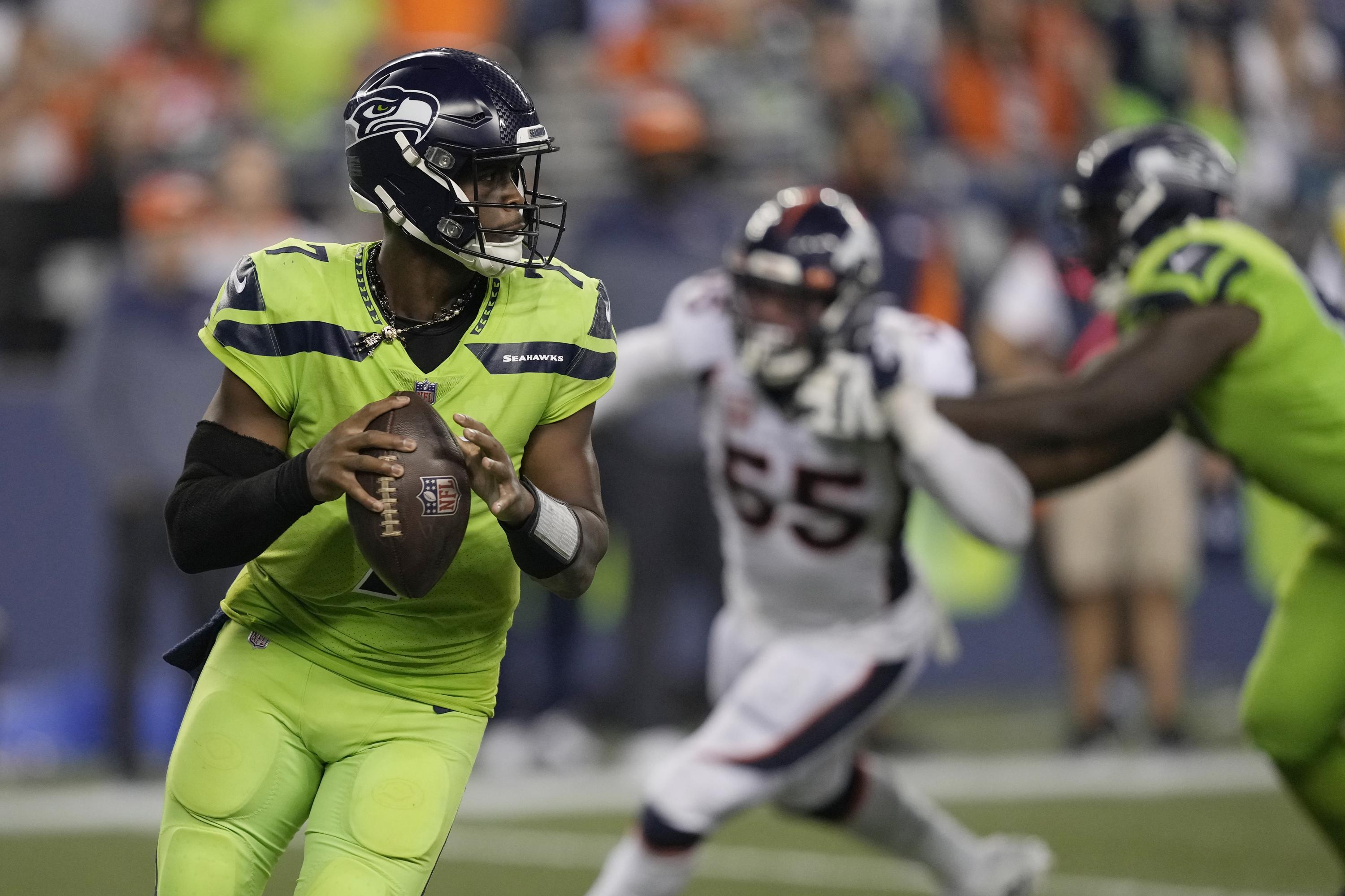 Seahawks disfrutan inesperada victoria al inicio de campaña | AP News