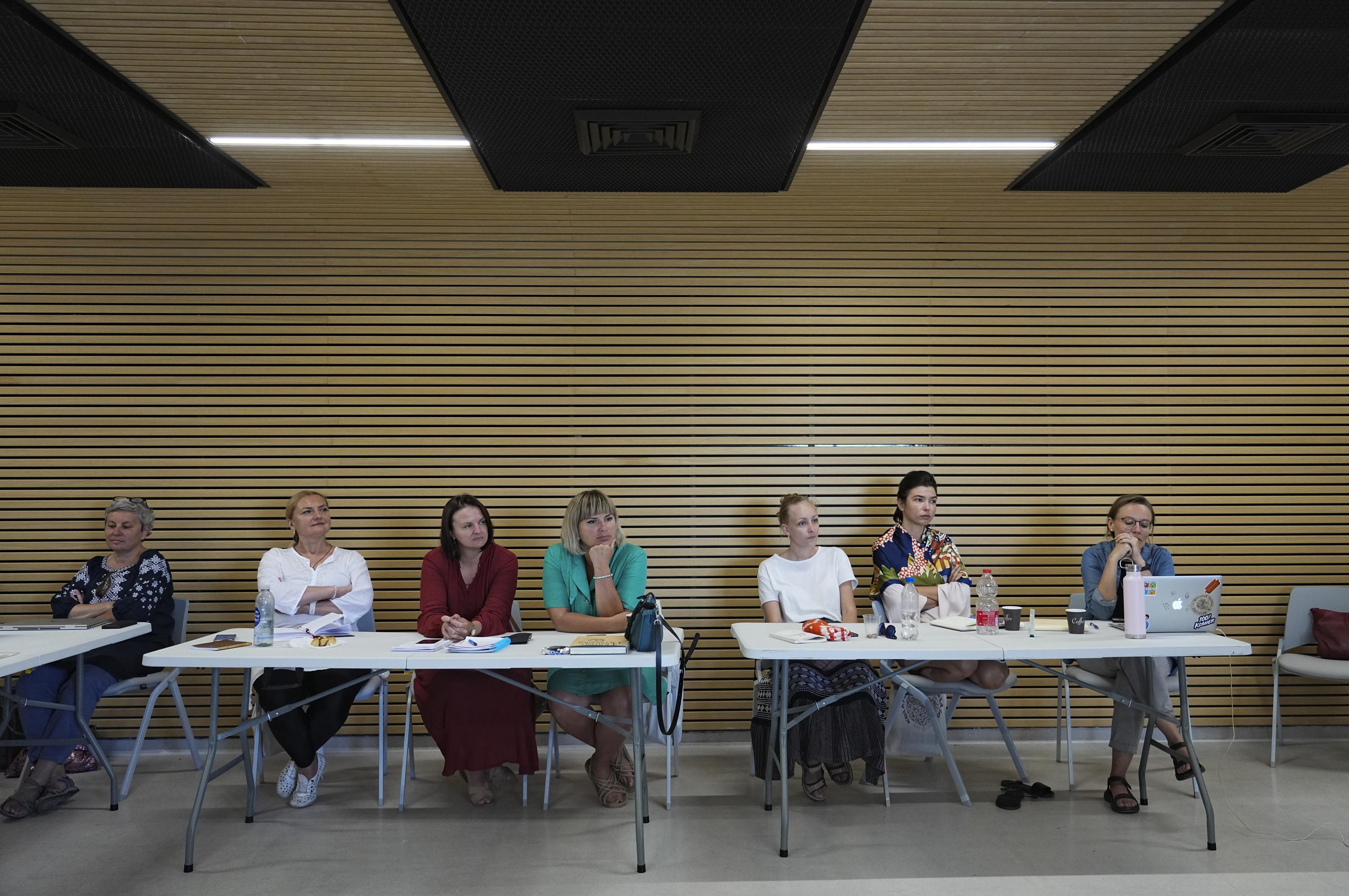 Ukrainian experts turn to Israel for mental trauma training | AP News