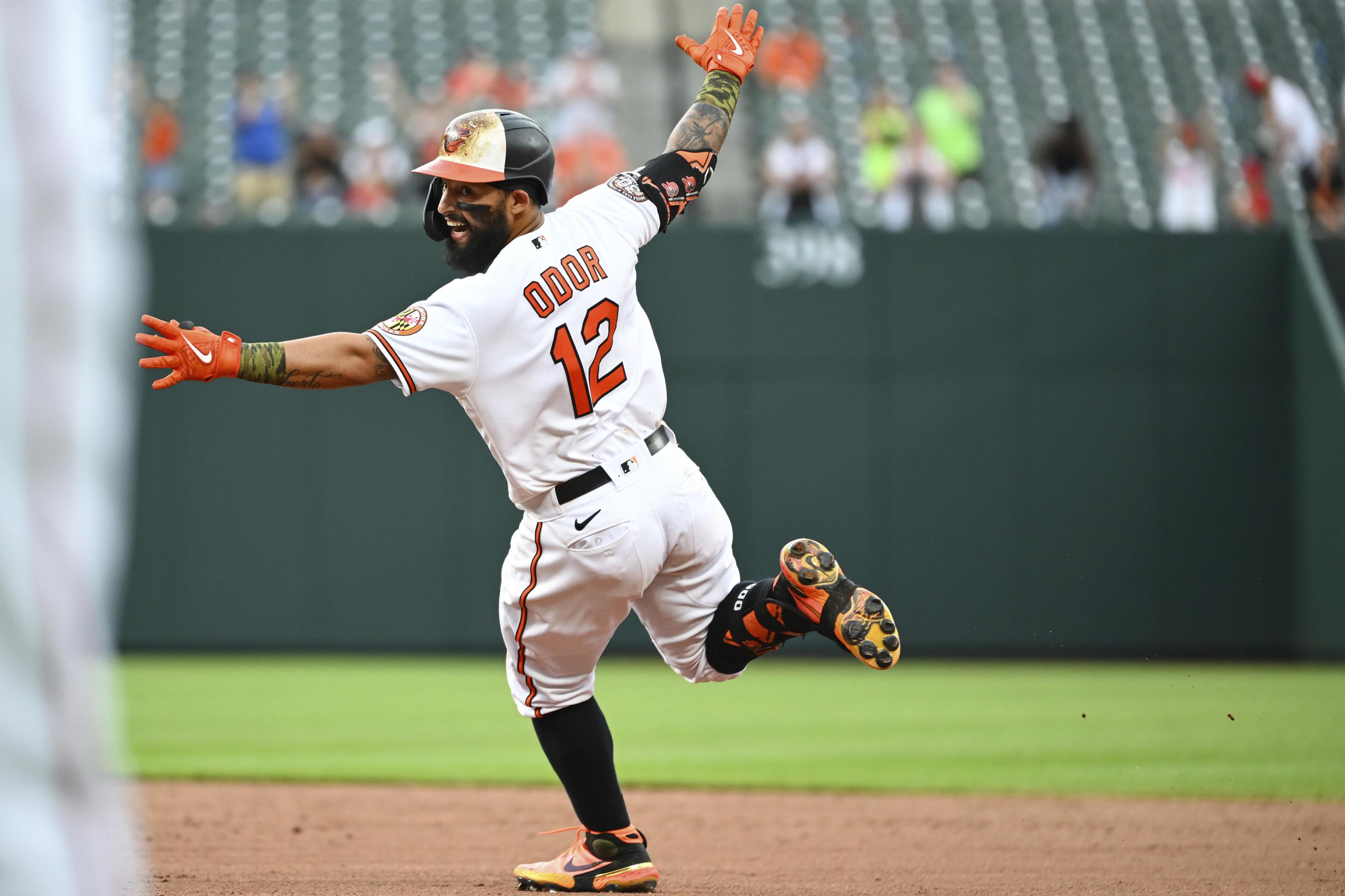 Batazo de Odor permite a Orioles dejar tendidos a Rays | AP News