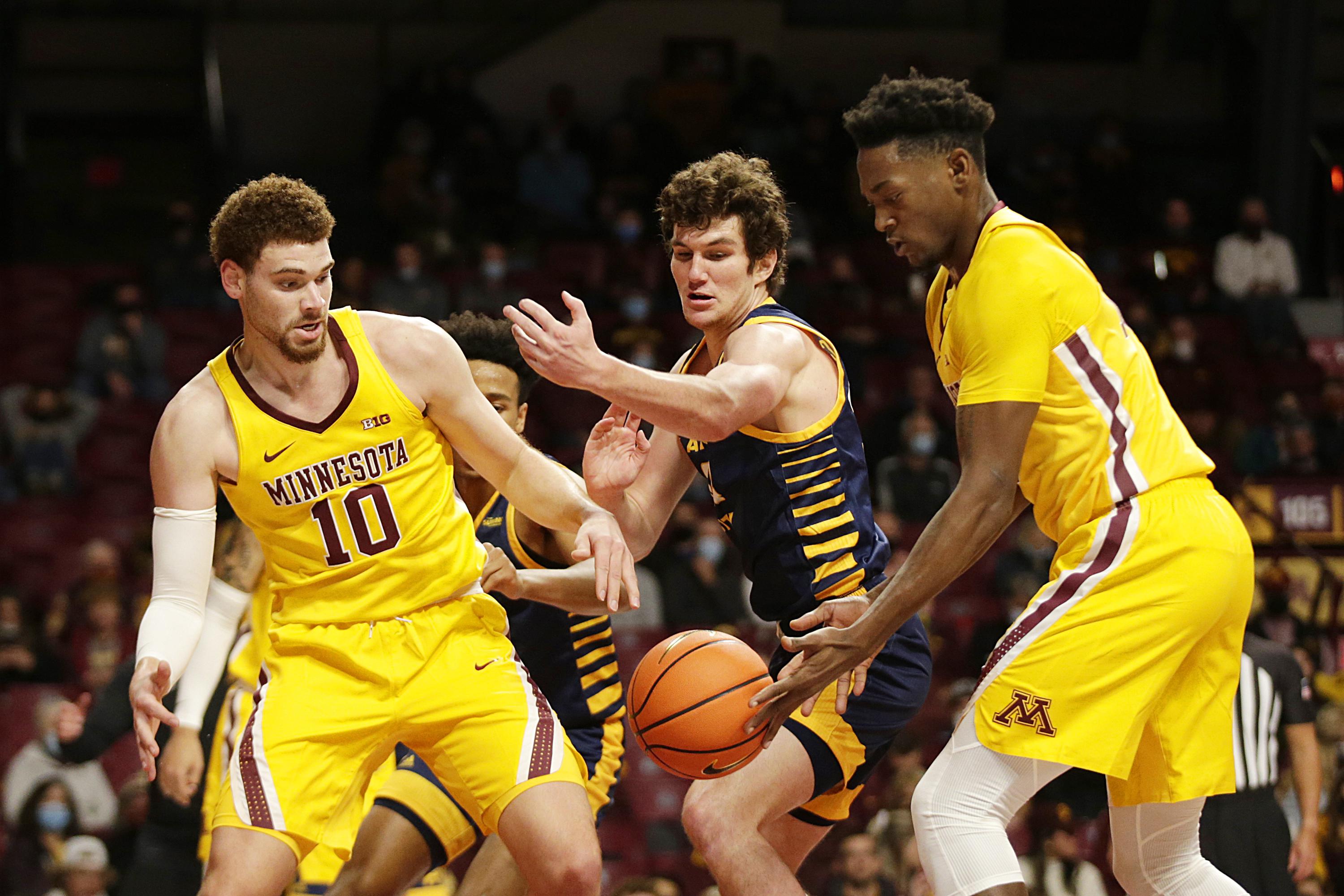 Big finish lifts Minnesota past Kansas City in Johnson debut | AP News