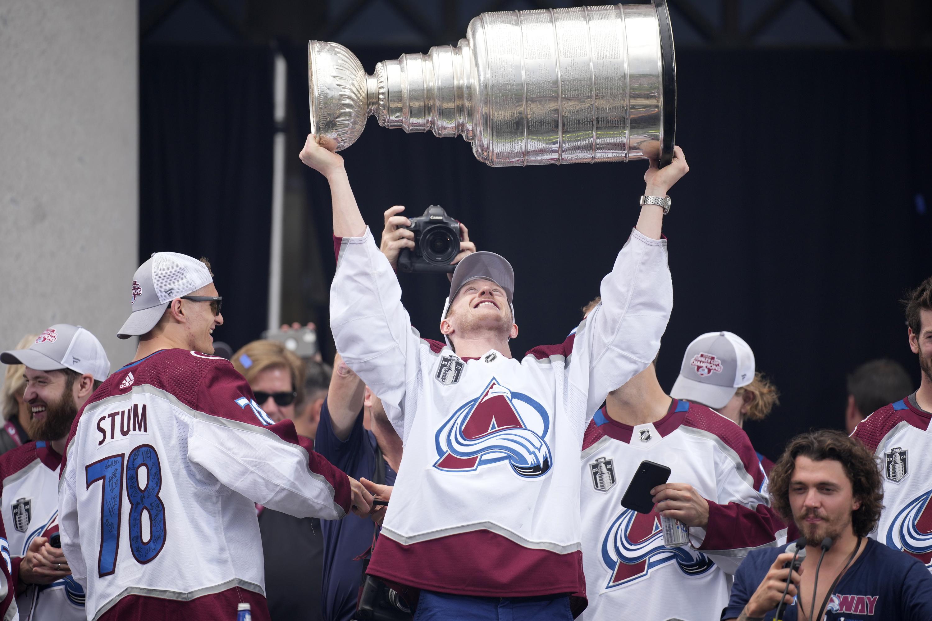 Contenders re-sign key players at start of NHL free agency | AP News