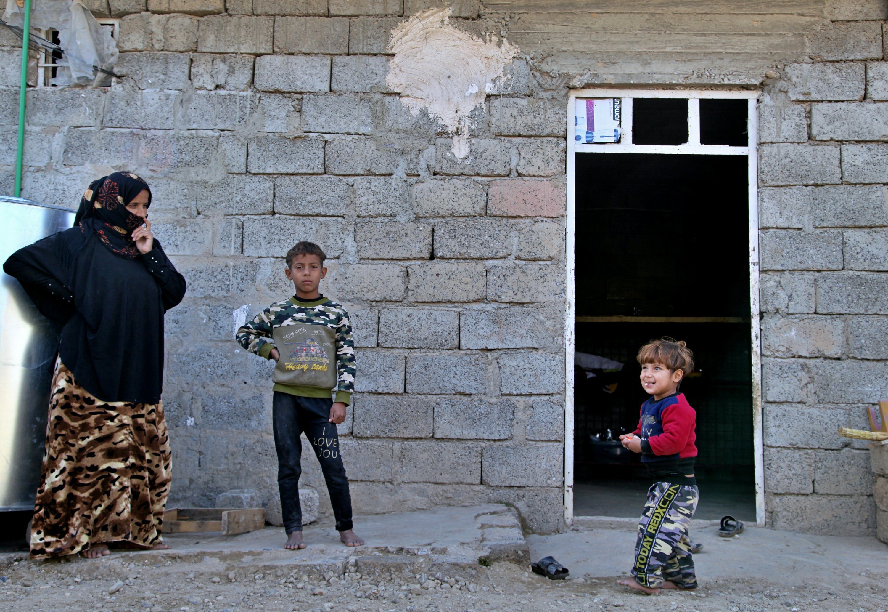 Camp closures force Iraqi families back to shattered homes | AP News