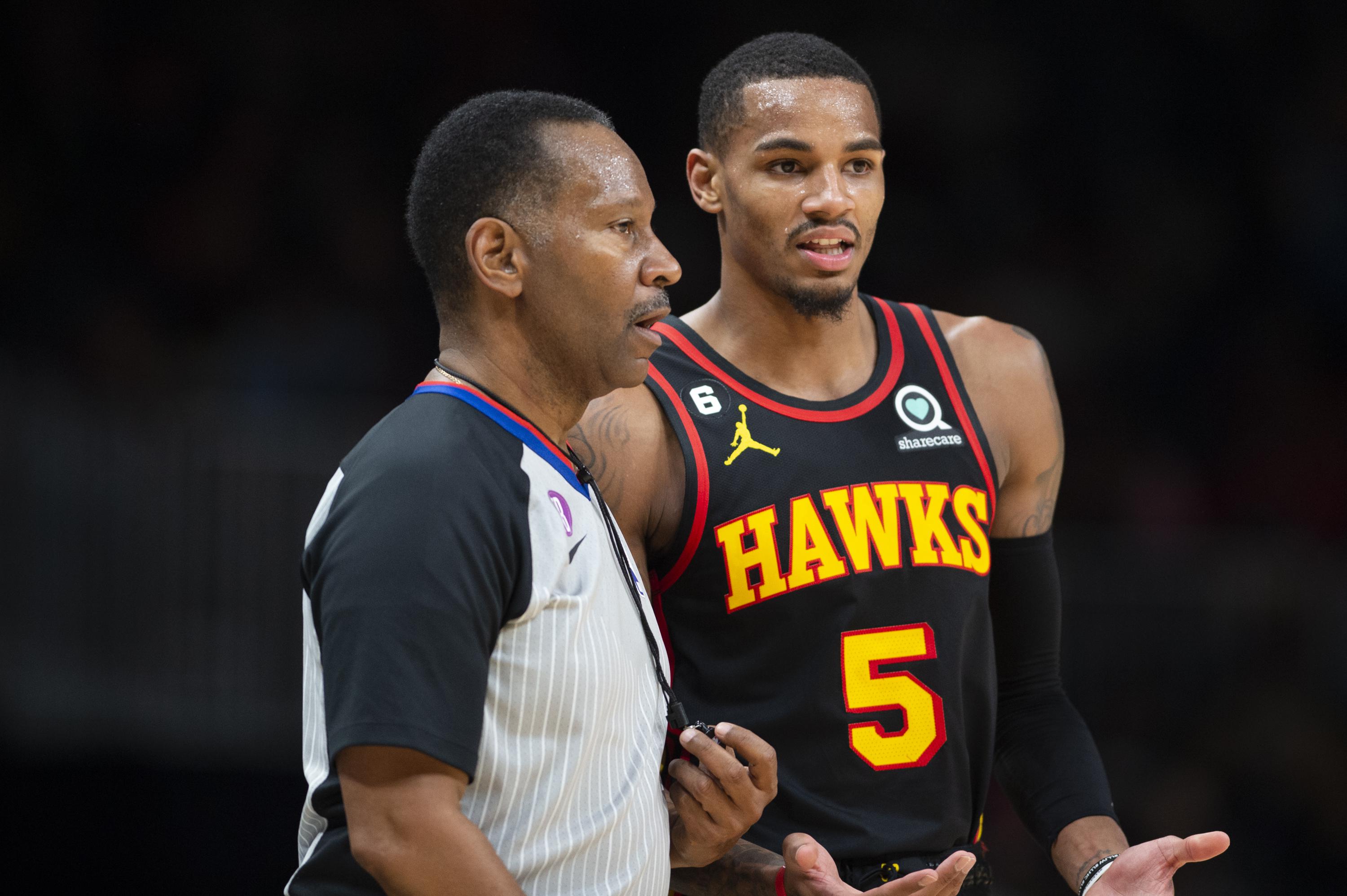 Hawks' Murray to miss about 2 weeks with sprained left ankle | AP News