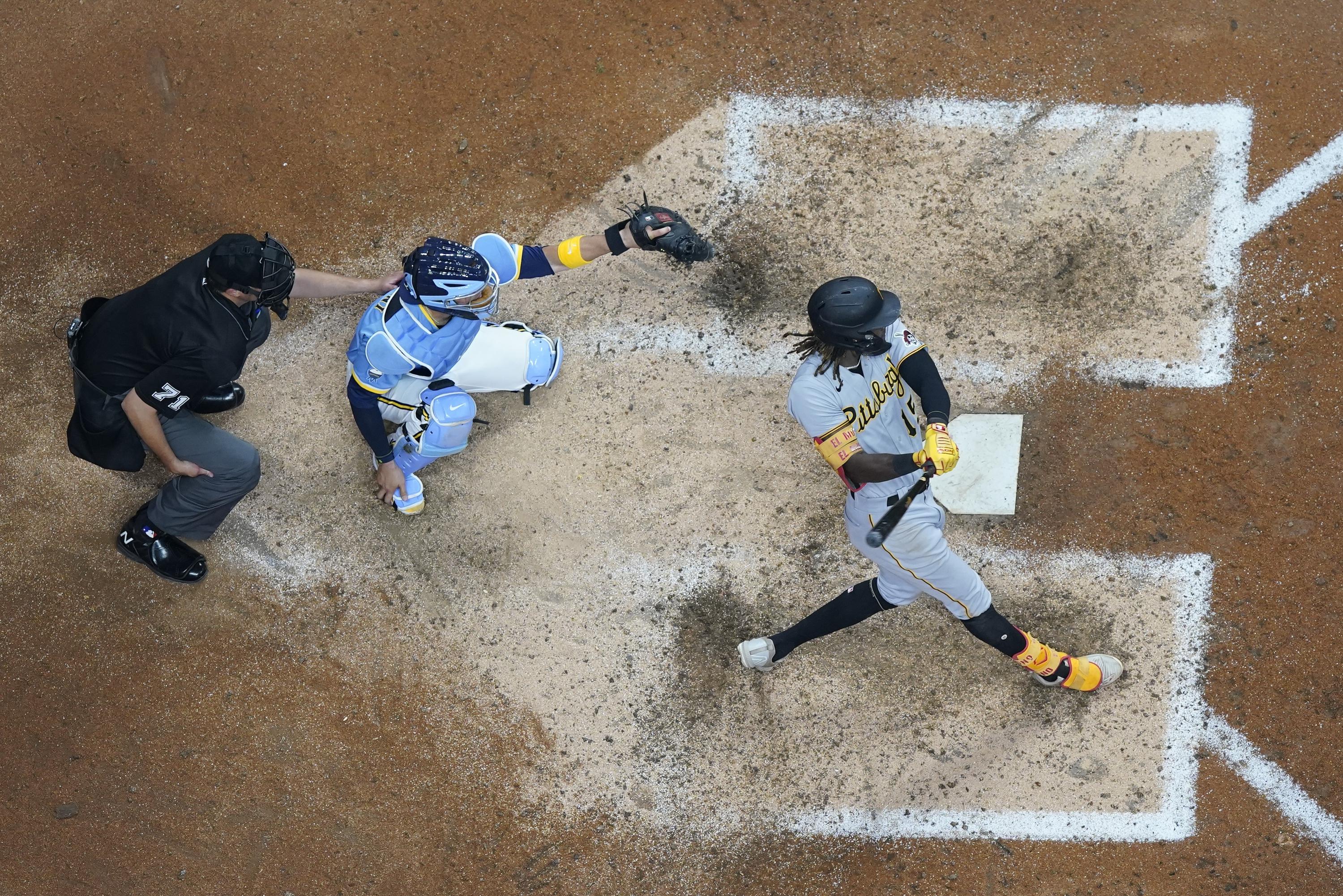 Cruz continues to punish Brewers in Pirates' 4-2 victory | AP News